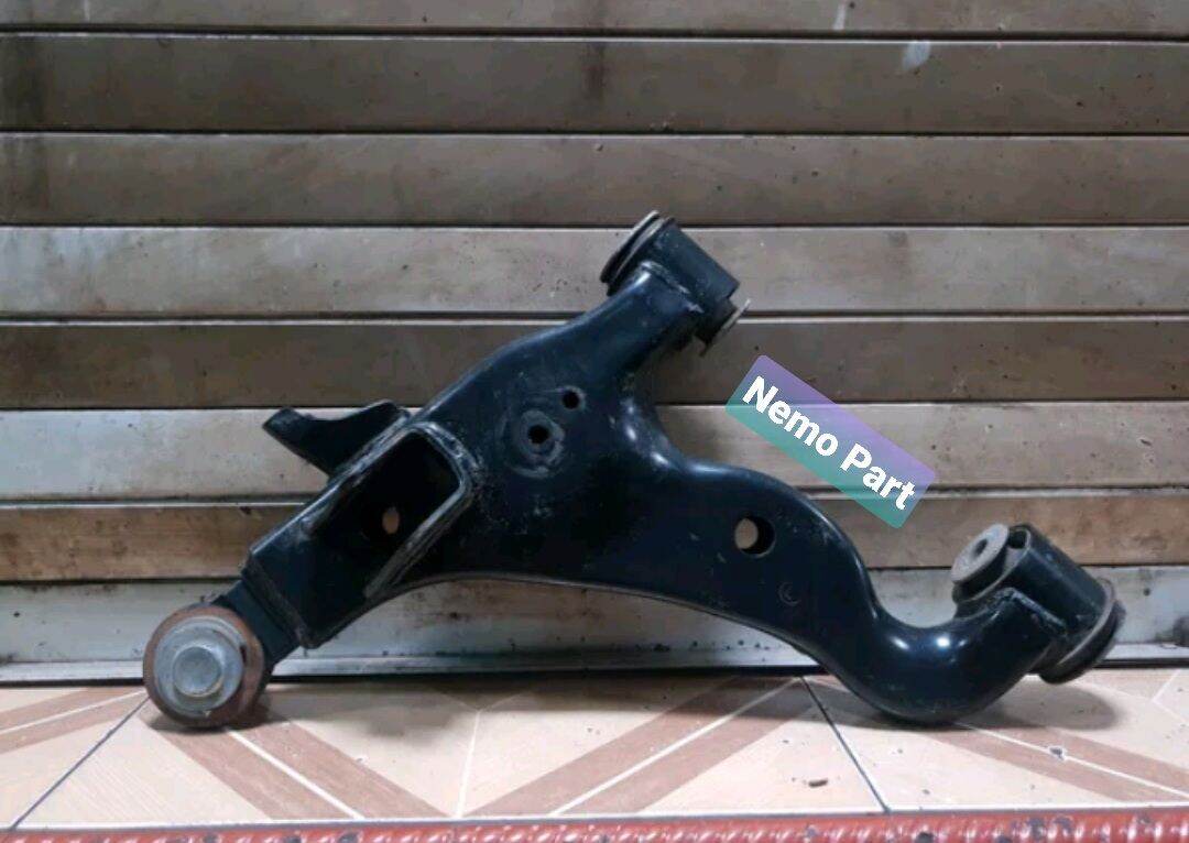Lower Arm Sayap Ball Joint Assy Bawah Low Toyota Kijang Innova Inova ...