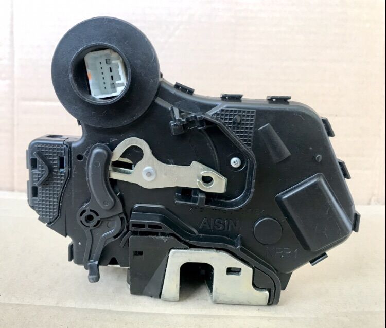 Door Lock Assy Pintu Tengah Kanan mobil Toyota Innova, Fortuner, Hilux ...