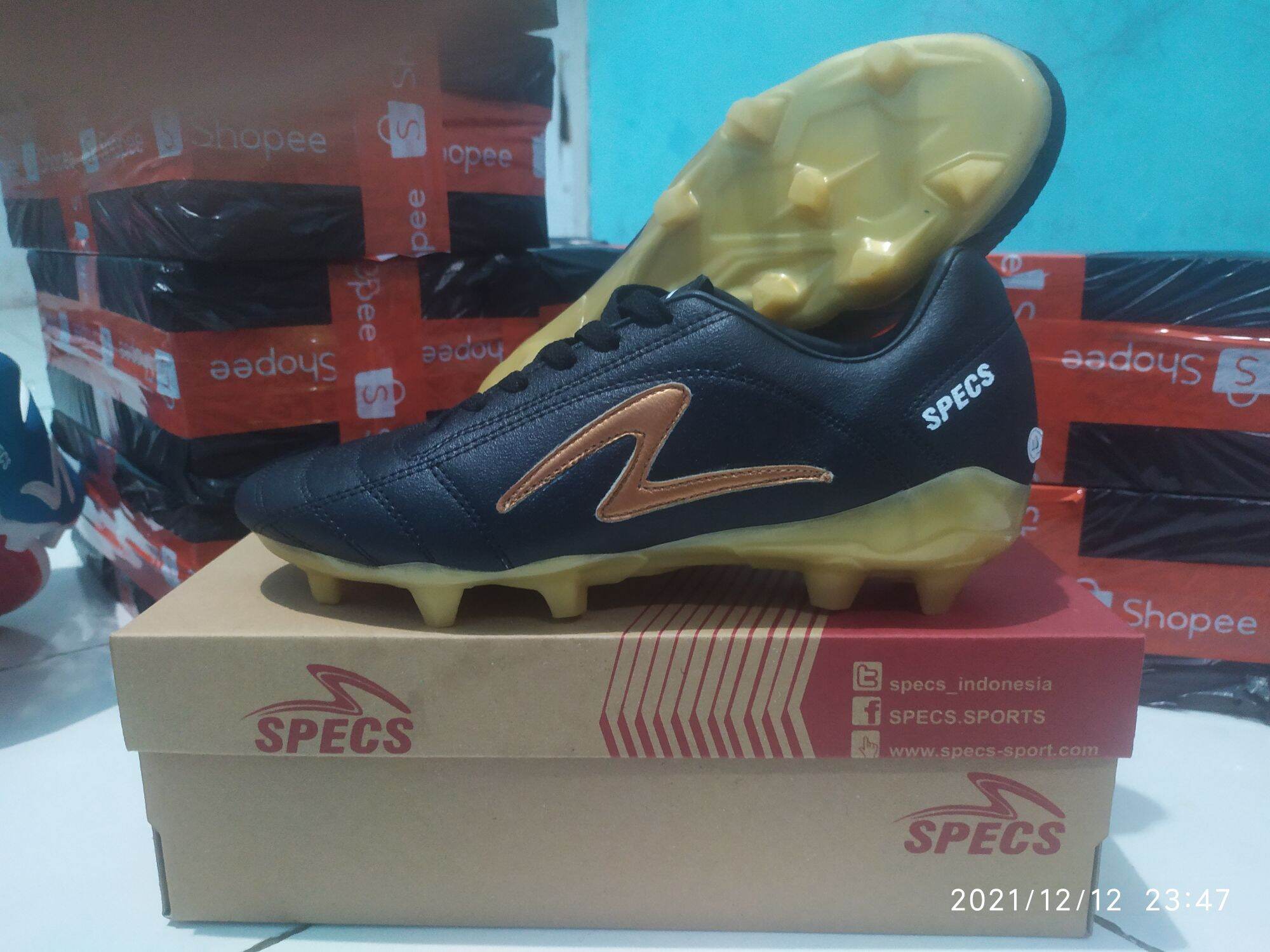 Sepatu Sepak Bola Specs Sepatu Soccer Specs Black Gold Hitam | Lazada ... Sepatu Sepak Bola Specs Sepatu Soccer Specs Black Gold Hitam | Lazada ...