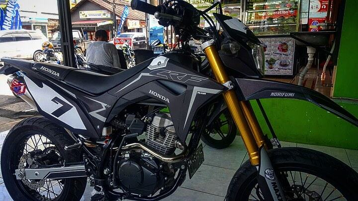 Decals stiker motor Crf variasi hitam laminasi doff terkini lancar ...