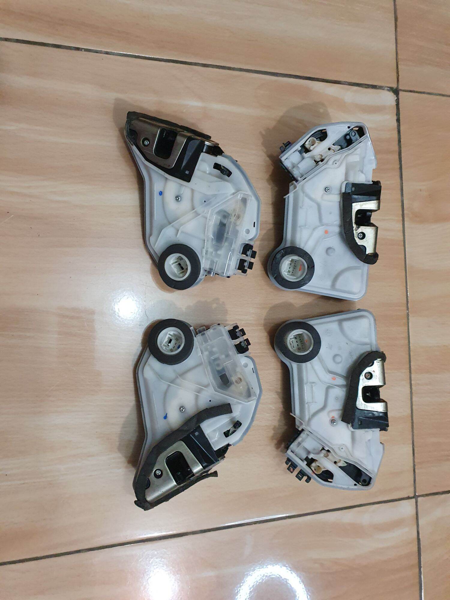 DOORLOCK DOOR LOCK PINTU TOYOTA INNOVA REBORN HILUX FORTUNER VRZ 2016 ...