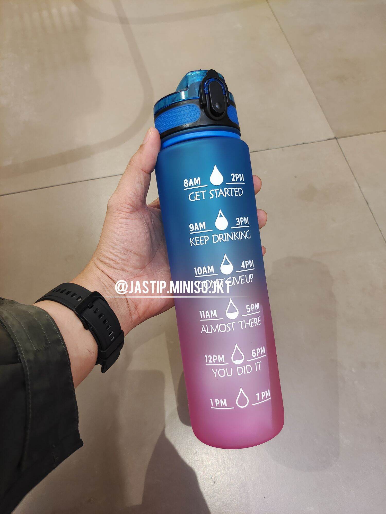 MINISO Sports 🆕 Botol Minum Sports Gradasi 1 Liter | Lazada Indonesia