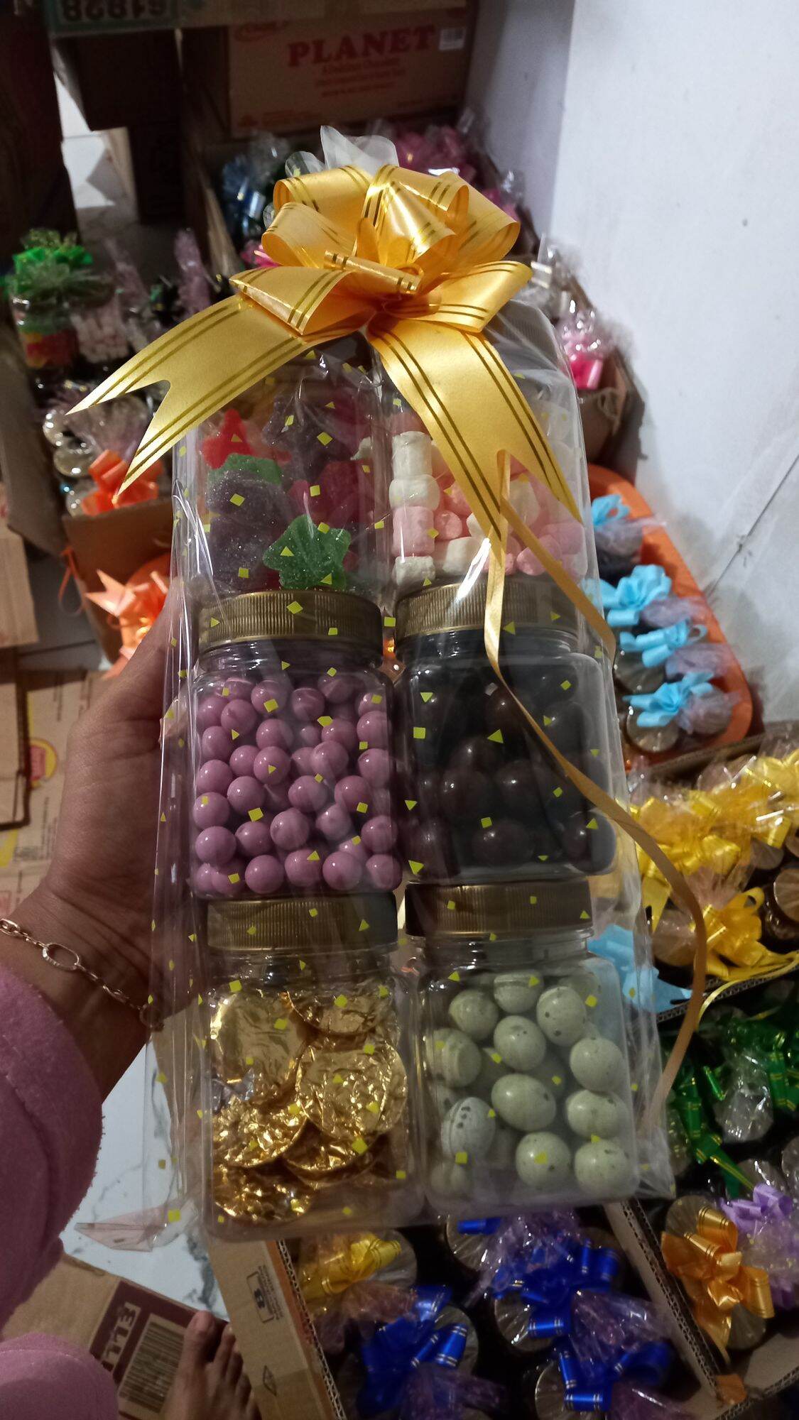 Parcel coklat Lebaran premium, Coklat Hadiah Anak Hampers Coklat Toples ...