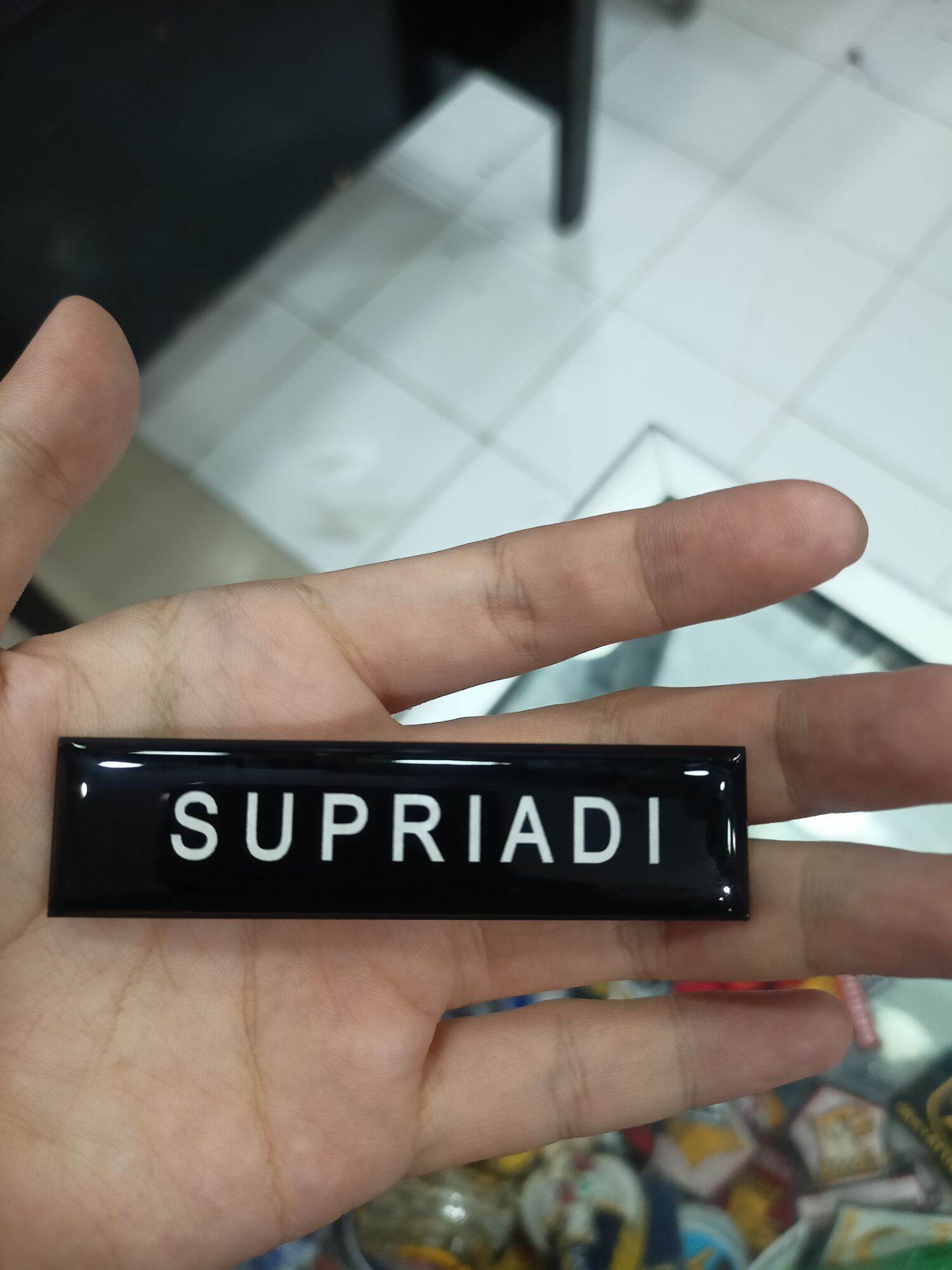 nametag full hitam lapis resin / nametag magnet hitam / nama dada full ...
