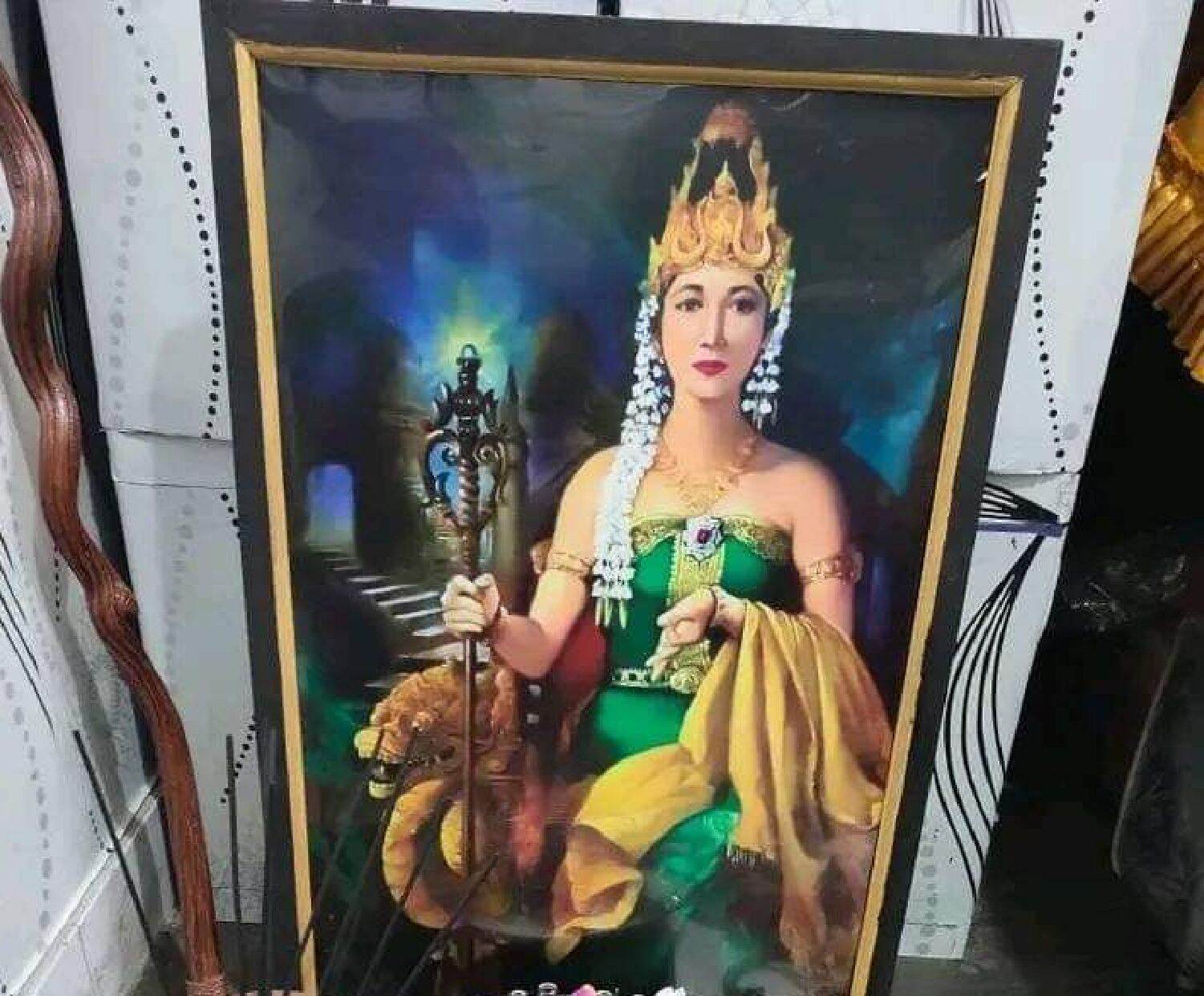 Shop online with Nyi Dewi Kinasih now! Visit Nyi Dewi Kinasih on Lazada.