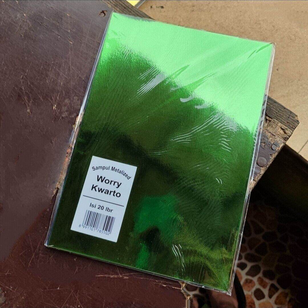 1 Pak Sampul Buku Metalik Mengkilap Isi 20 Lembar 1 Pak Ada 5 Warna