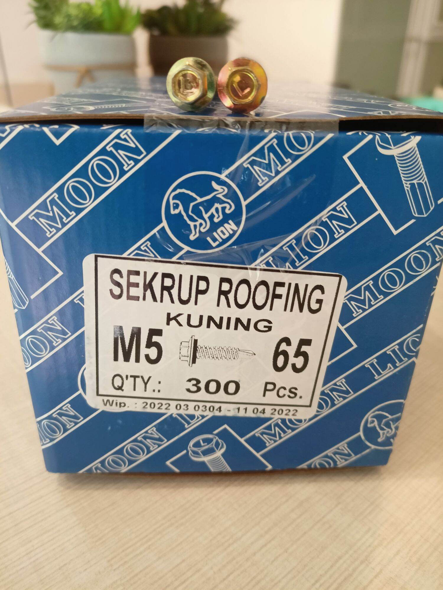 skrup sekrup roofing moon lion 12 x65 /m5 x65 1kotak isi 300 pcs ...