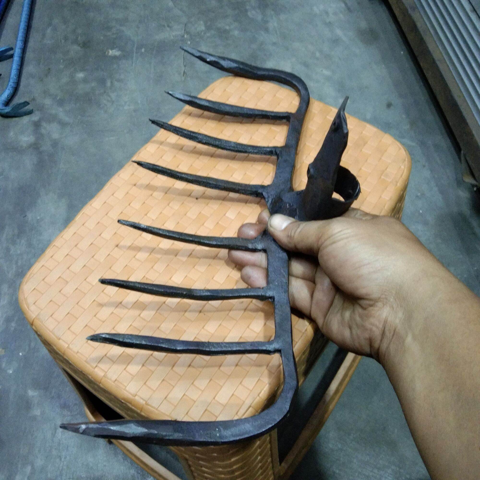 Gacok rumput garuk sampah Dan jerami bahan besi tempa type lebar ...