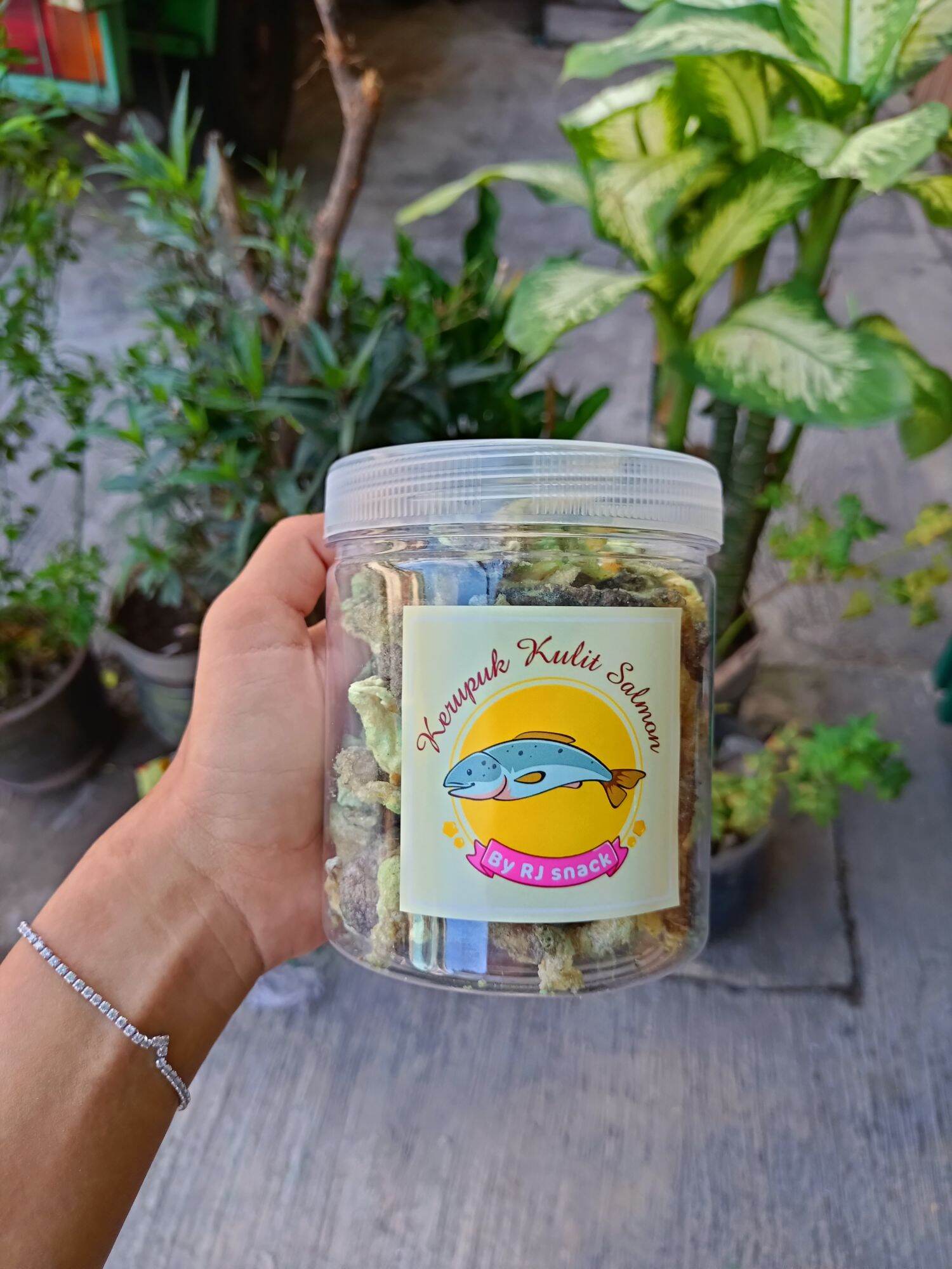 Kerupuk Kulit Ikan Salmon Rasa Rumput Laut Kemasan Toples 110gr Cemilan ...