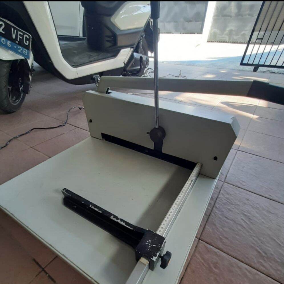 Mesin Alat Potong Pemotong Kertas 45cm 300lembar Stern Paper Cutting ...