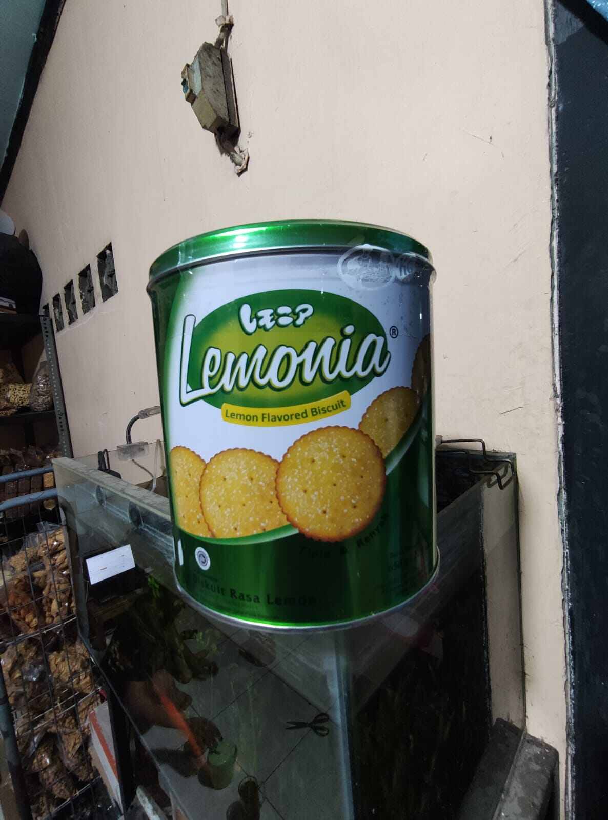 BISKUIT CRAKERS RASA LEMON BENTUK KALENG / LEMONIA / 650 GR / NISSIN ...