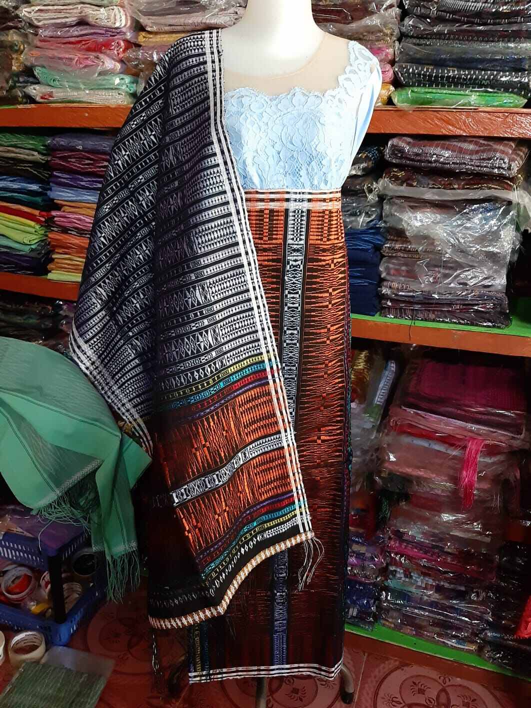 SIRAT KRISTAL - SONGKET PUCCA KLASIK KEPALA TUMTUMAN SONGKET SILVER ...