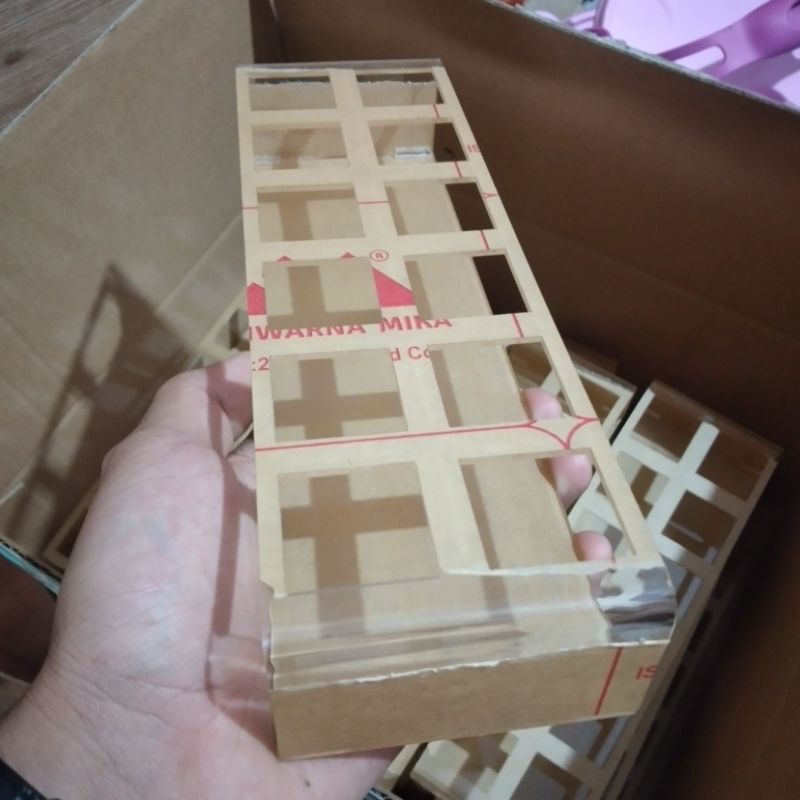 Rak Parfum BABA Akrilik Parfum Rak Lubang Petak Display Parfum Pajangan ...