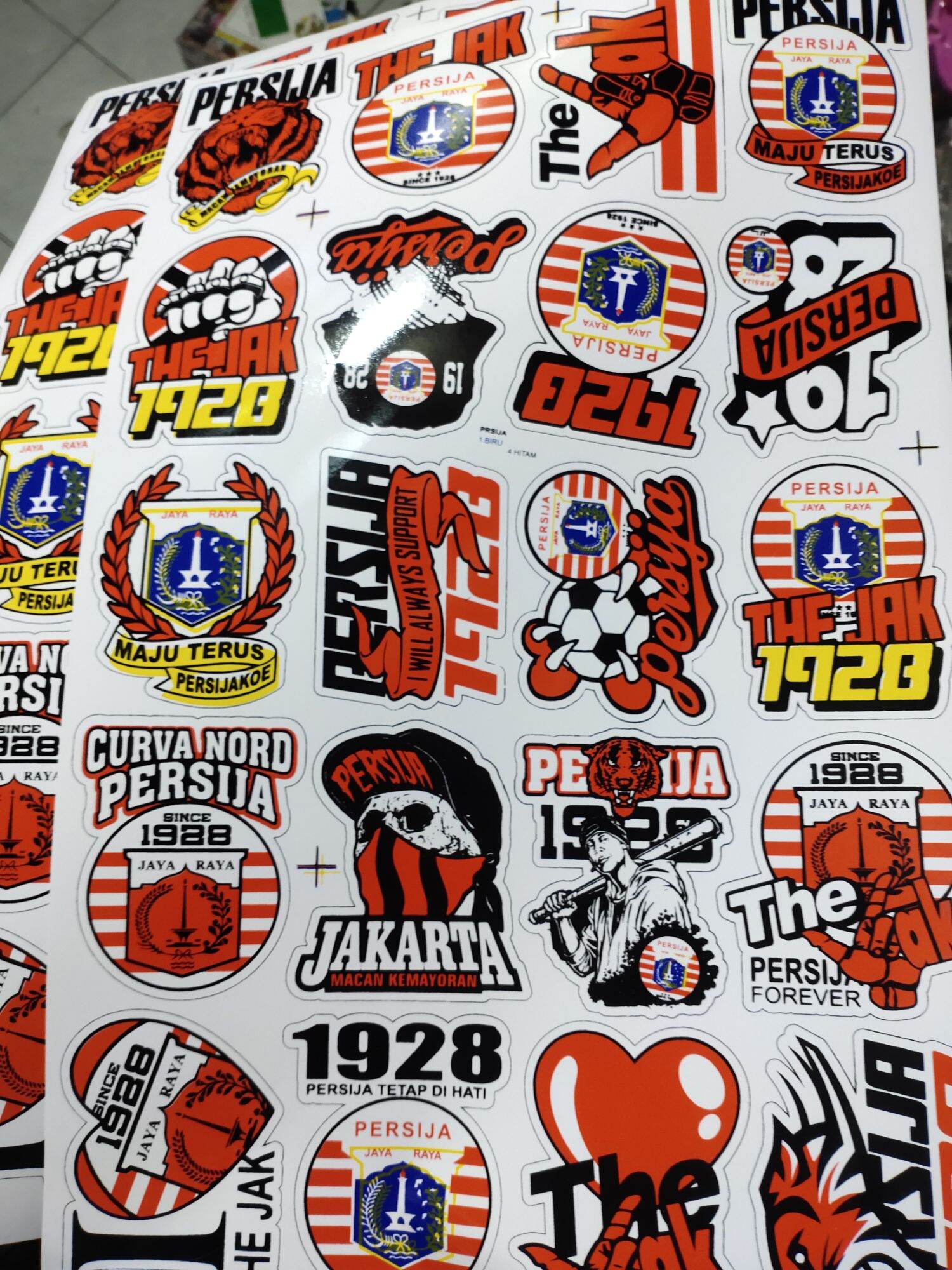 1lembar besar stiker bola persija isi 20 stiker | Lazada Indonesia