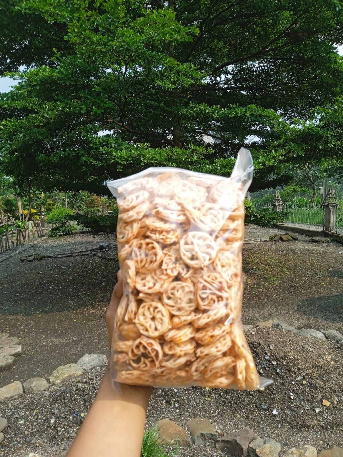 kerupuk pedo|| kerupuk rafael pedas daun jeruk kemasan 1 kg | Lazada ...