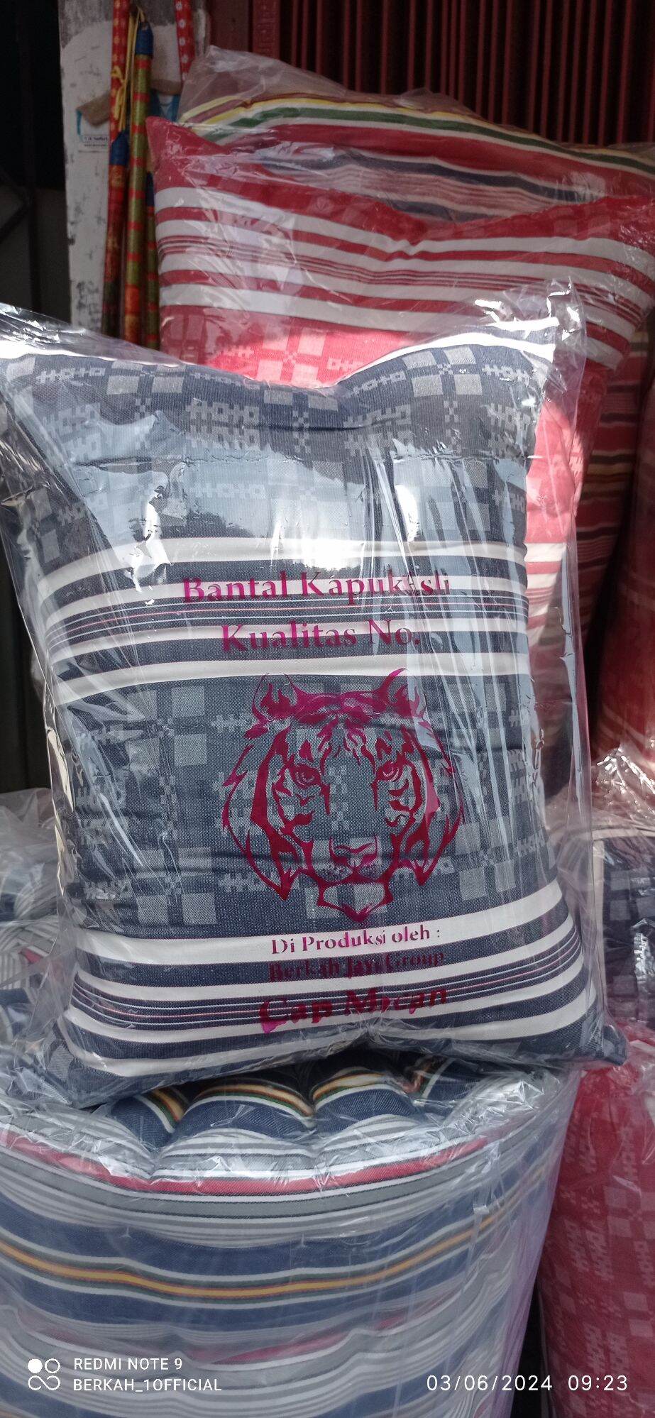 PREMIUM BANTAL KAPUK ASLI CAP MACAN TERBAIK PADAT DAN TEBAL EMPUK ...