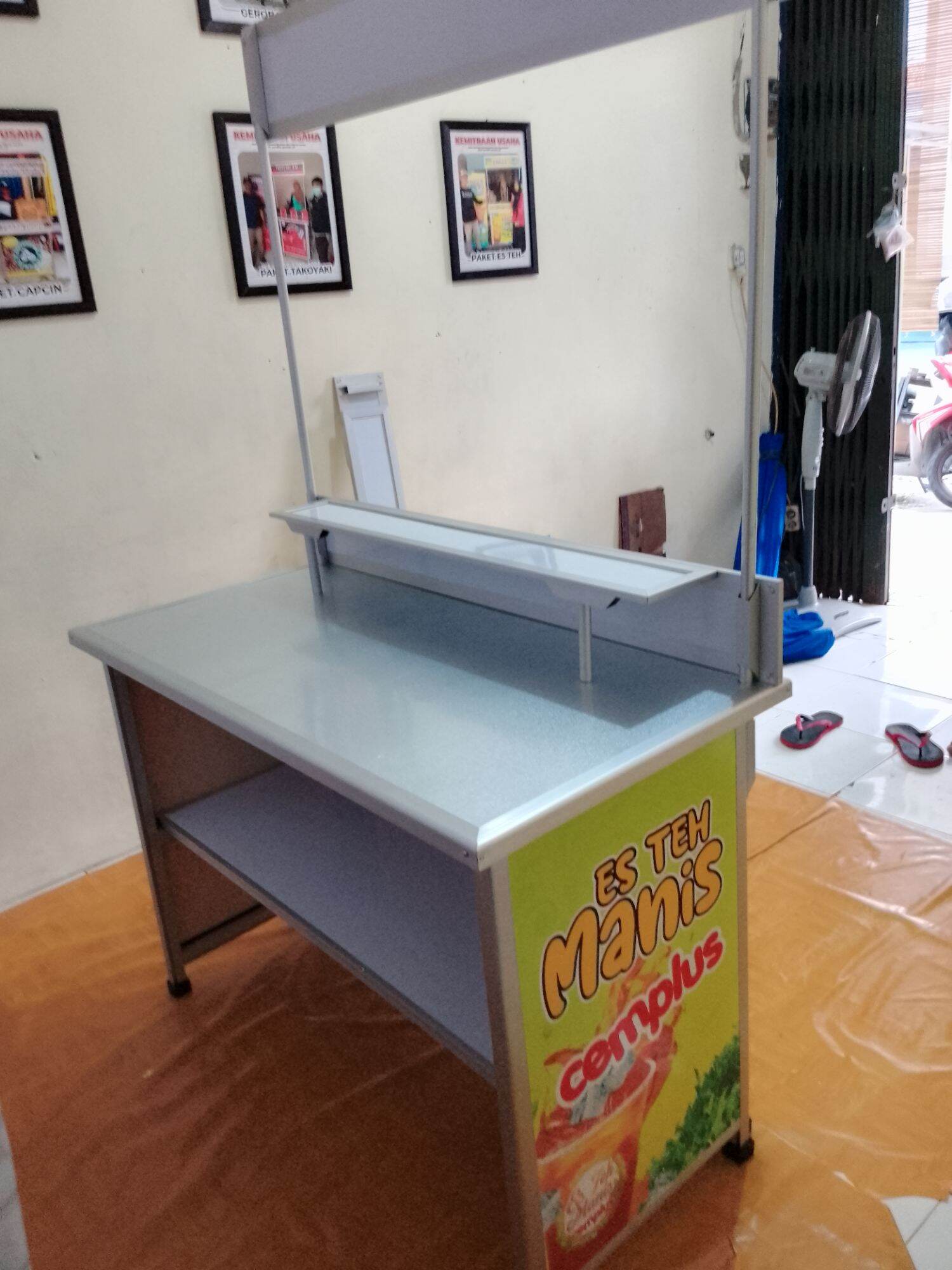 Booth Jualan Es Teh berstiker dengan tempat gelas siap saji | Lazada ...