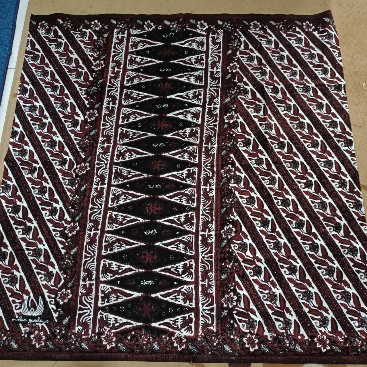 SARUNG BATIK TRADISIONAL LAR GURDA EKSKLUSIF MOTIF TAJAM AM 114 ...