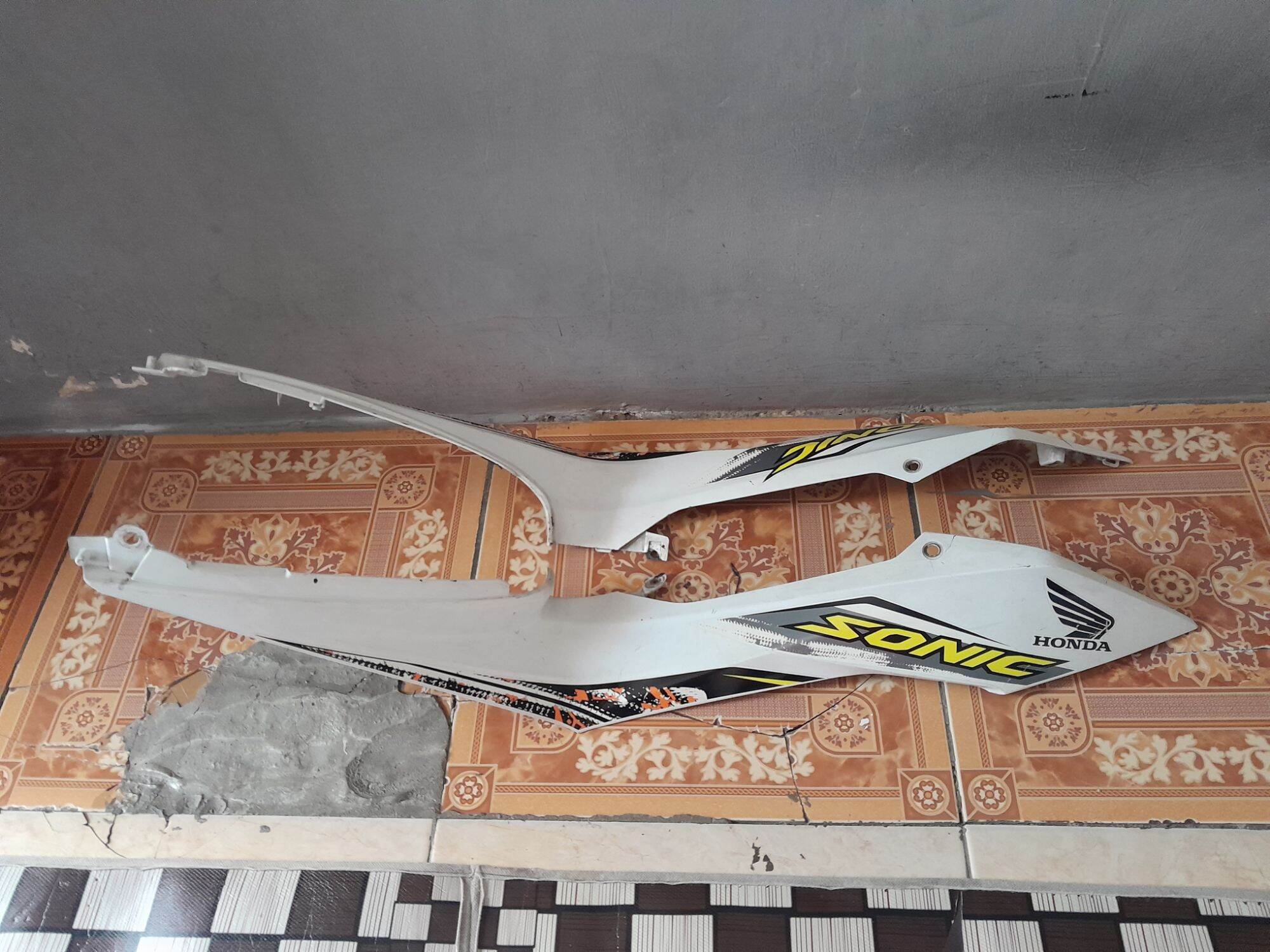 Cover sayap samping Sonic 150 R led original copotan tebeng depan ...