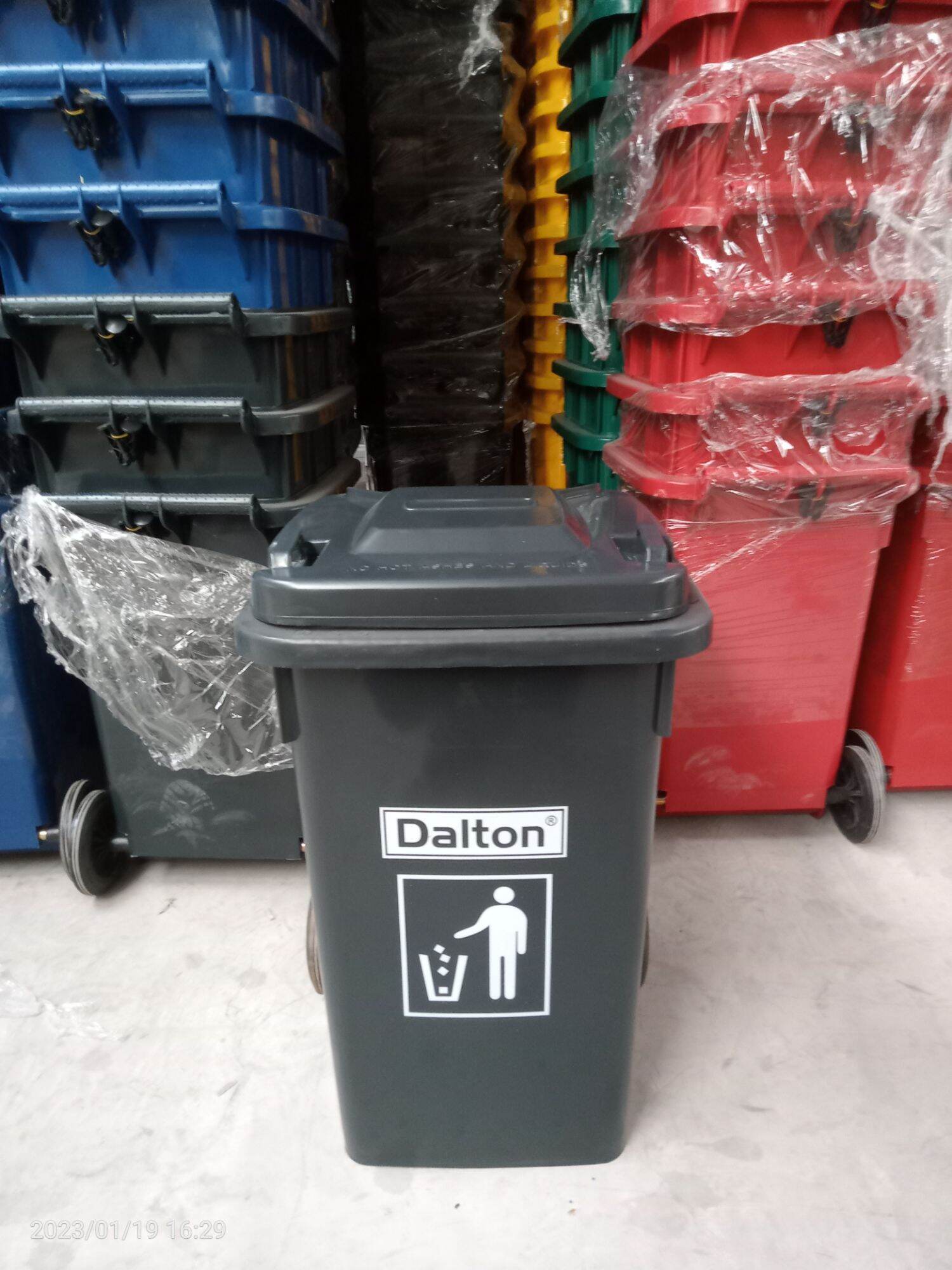 Tempat Sampah Plastik HDPE Dalton 100 Liter Roda | Lazada Indonesia