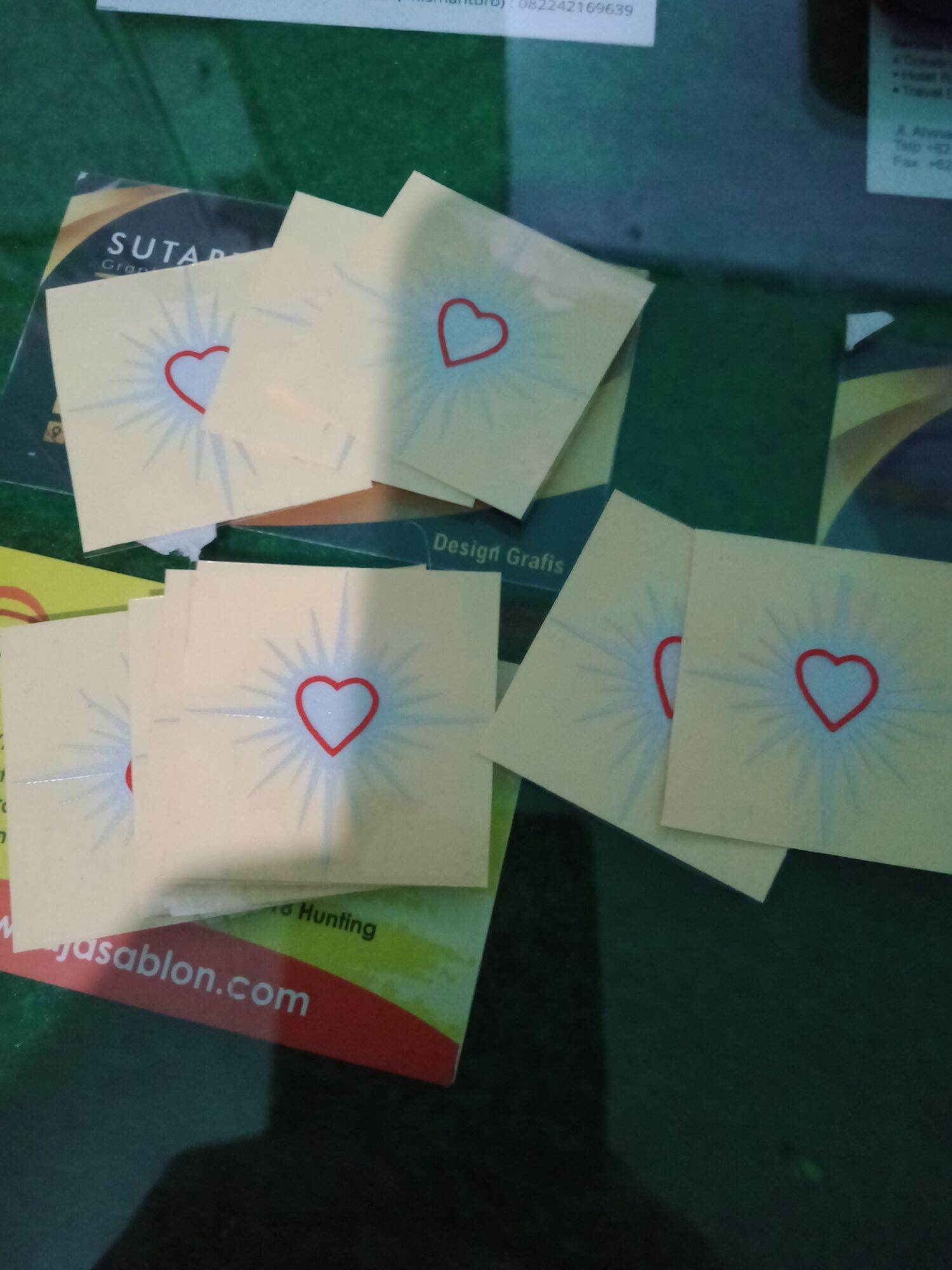 New stiker hati bersinar psht menyala saat terkena cahaya/stiker ...