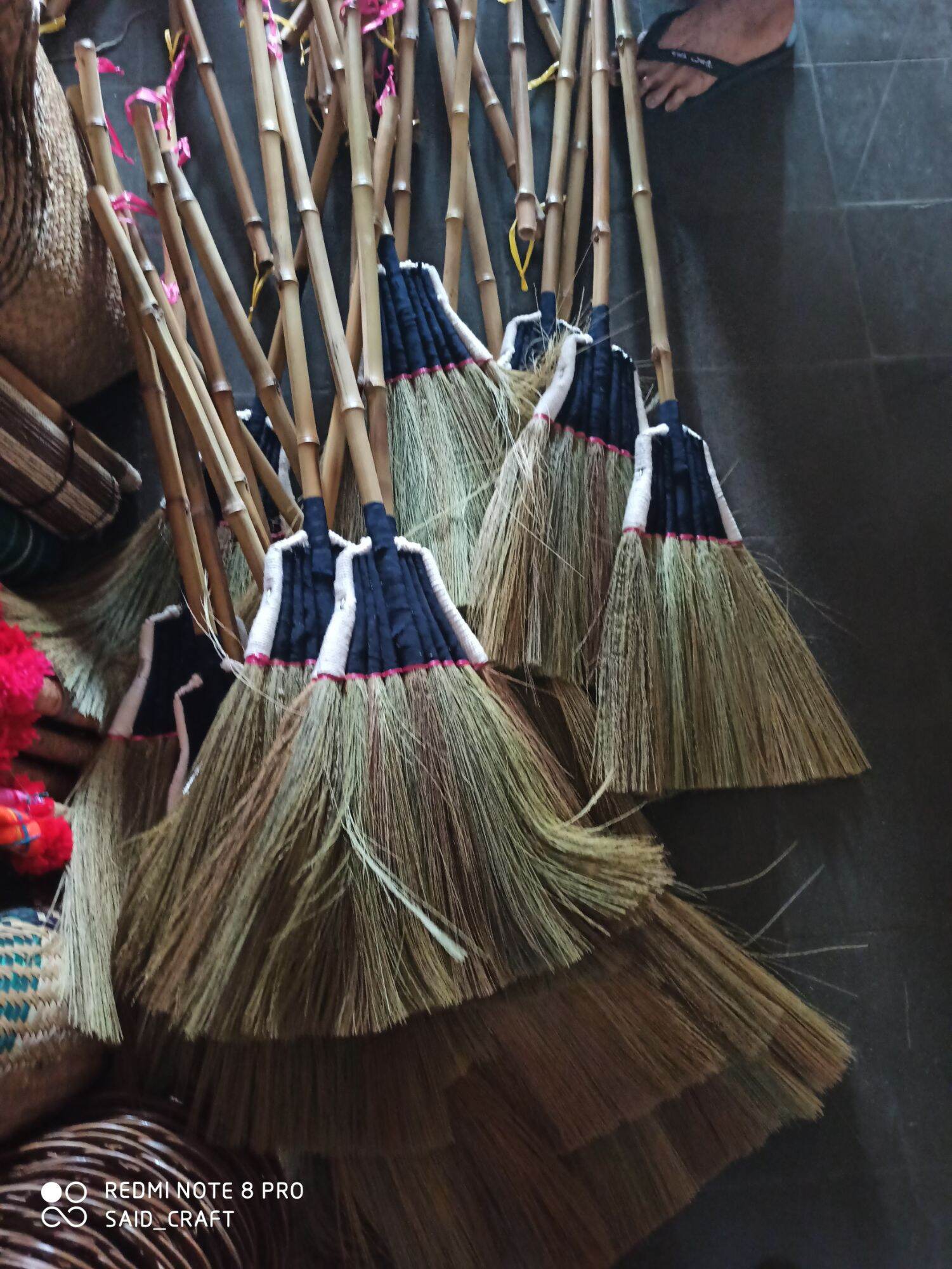 sapu lantai rami jerami / sapu rayung / sapu kipas / sapu bambu ...