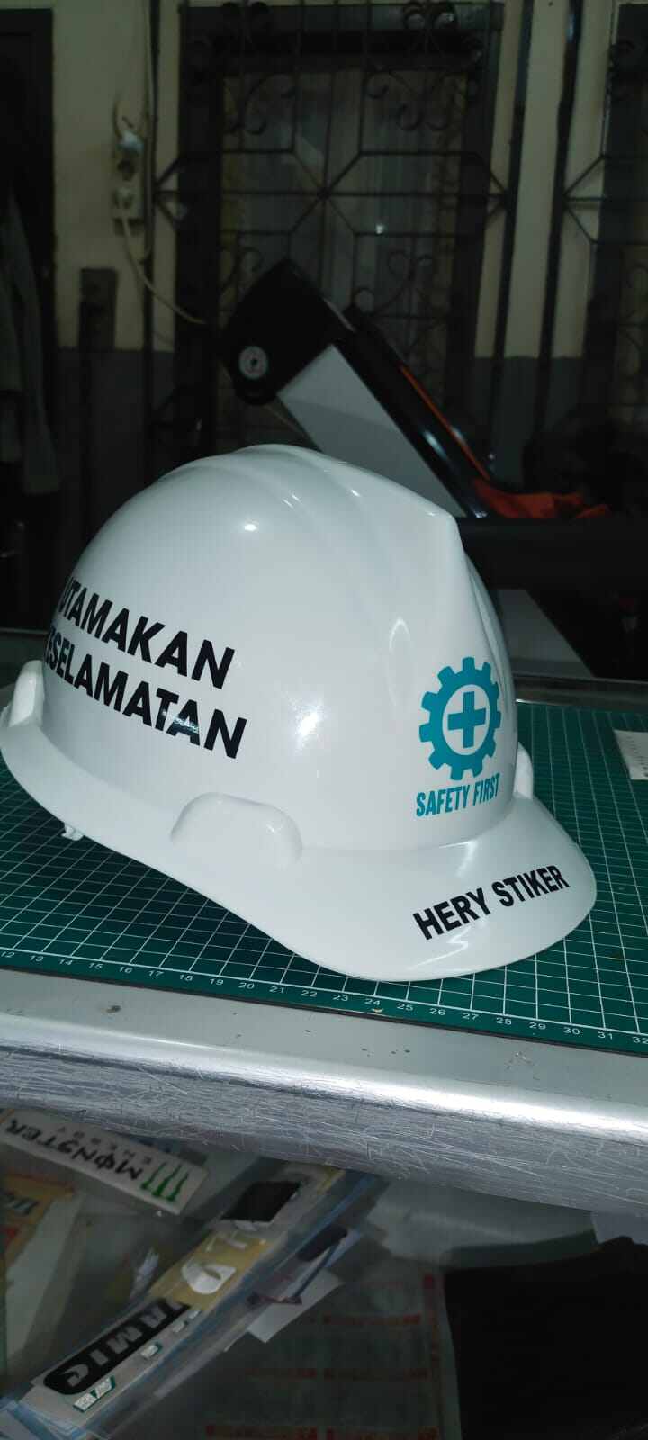 stiker helm proyek | Lazada Indonesia