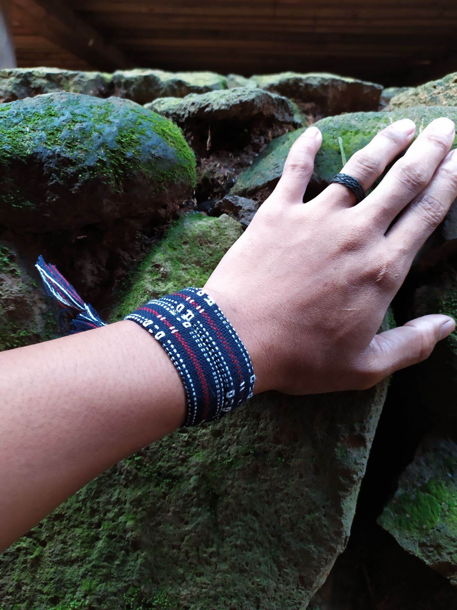 Gelang etnik tenun baduy ukuran dua putaran dua lilit pas di tangan ...