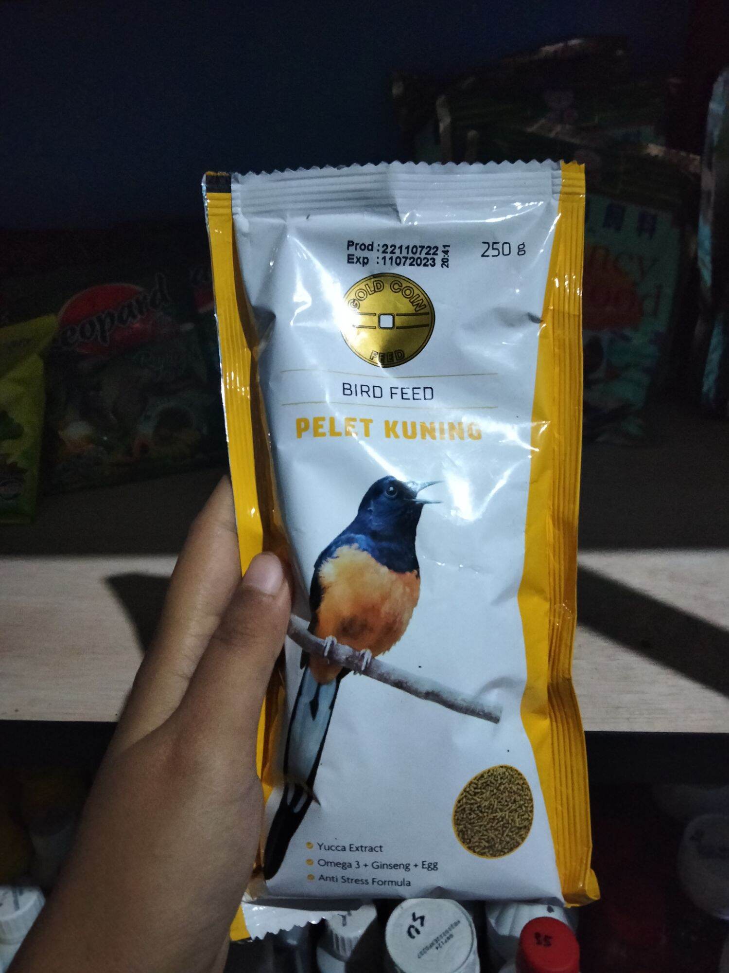Gold Coin Pelet Kuning Voer Pakan Burung Murai Anis Kacer Cucak 250 GR | Lazada Indonesia