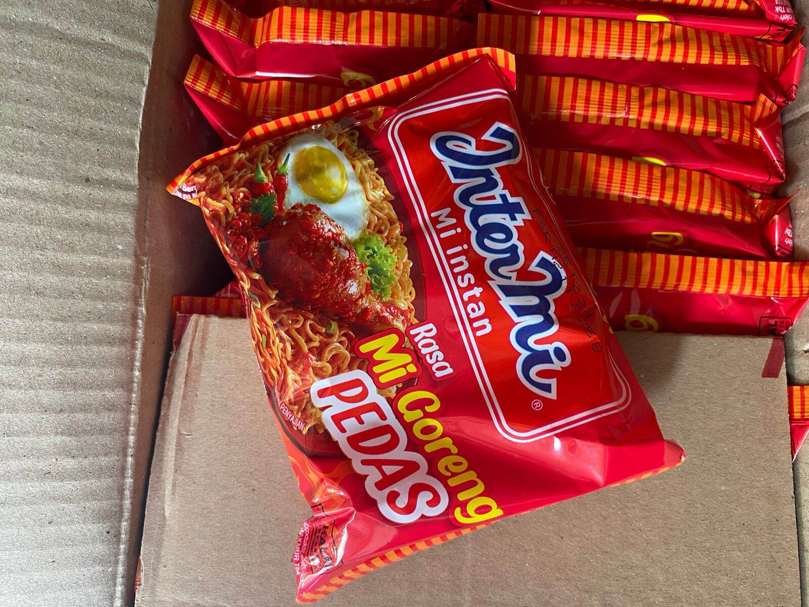 Intermie mie goreng pedas 1 karton | Lazada Indonesia