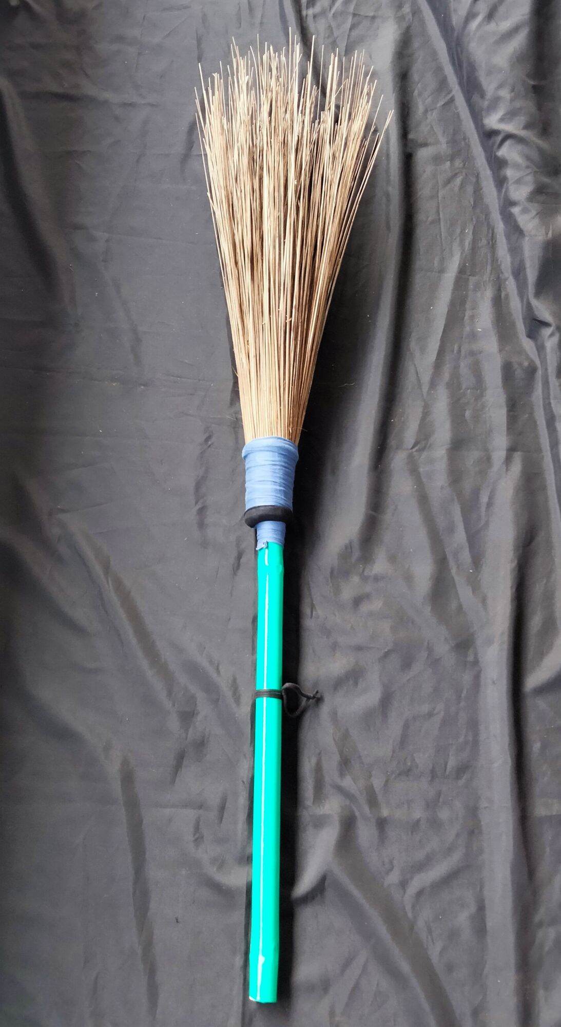 SAPU LIDI BESAR JUMBO PANJANG DENGAN GAGANG BAMBU /SAPU LIDI ...