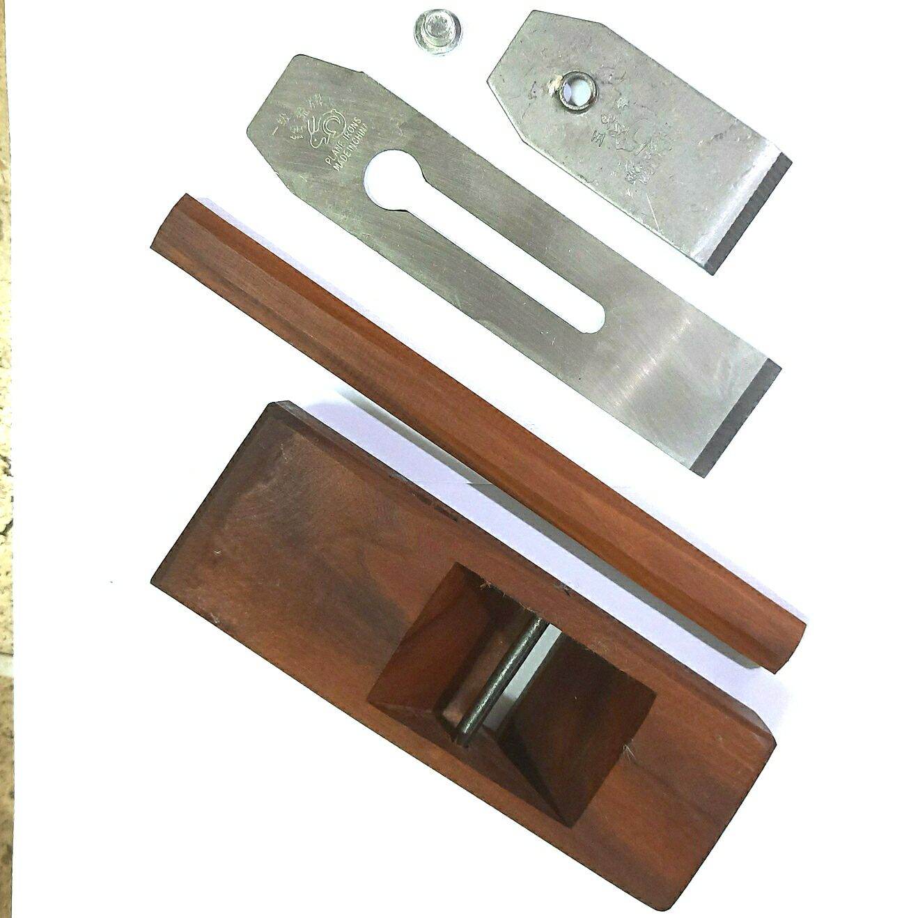 ALAT SERUT KAYU MANUAL LENGKAP DENGAN MATA PISAU KAYU SAWO | Lazada ...