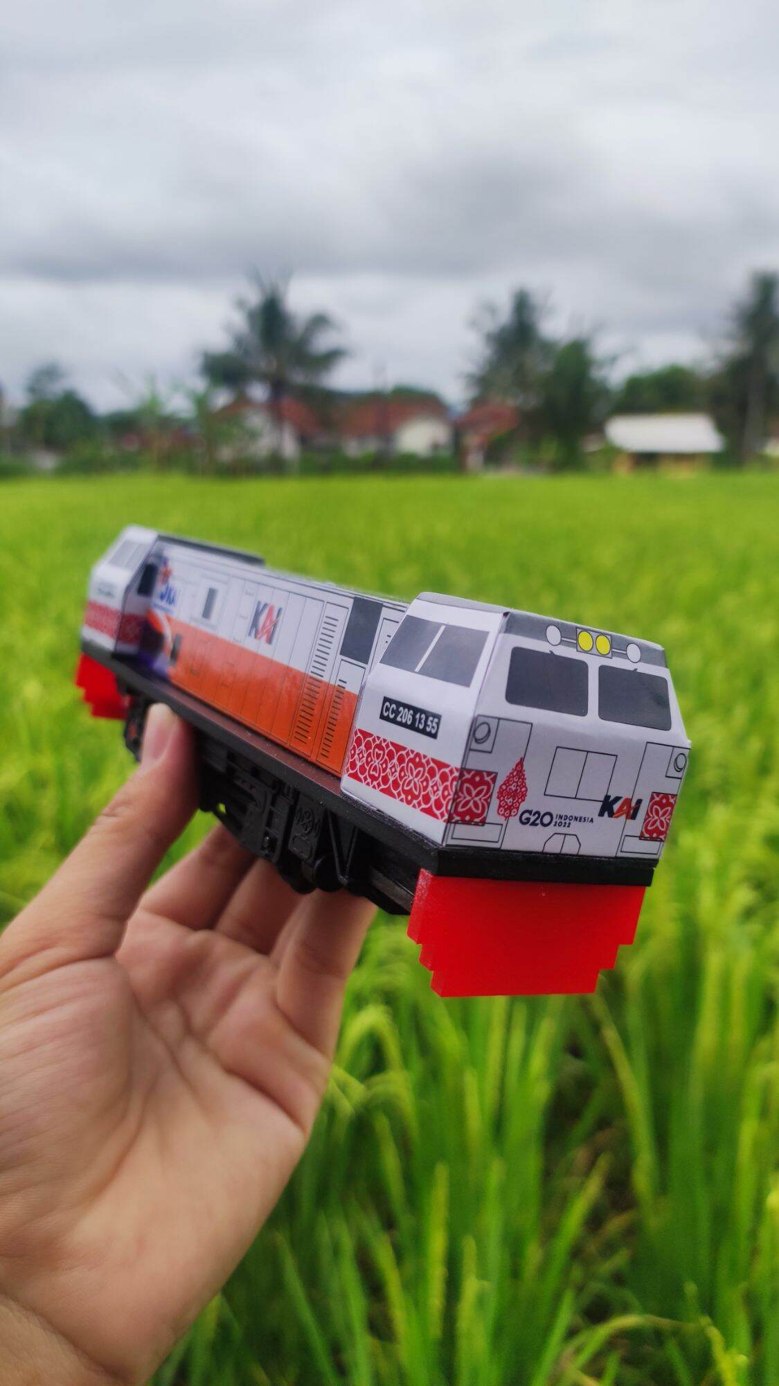 Rangkaian mainan miniatur kereta api Indonesia murah, Lokomotif CC206 ...