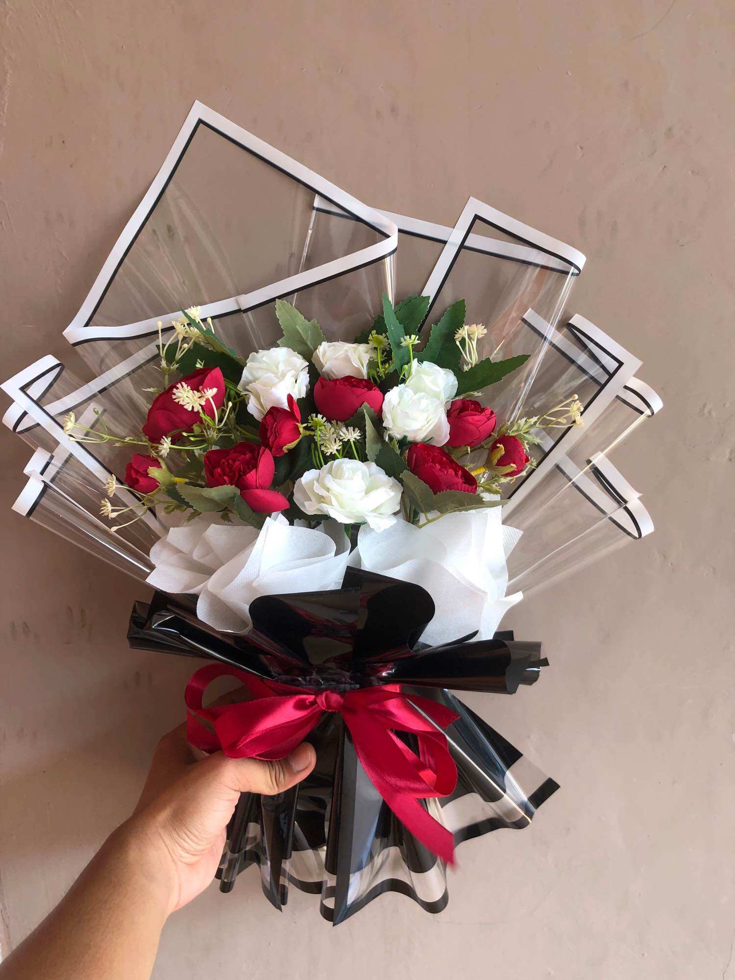BUKET BUNGA KERTAS HITAM & PUTIH TRANSFARAN | Lazada Indonesia
