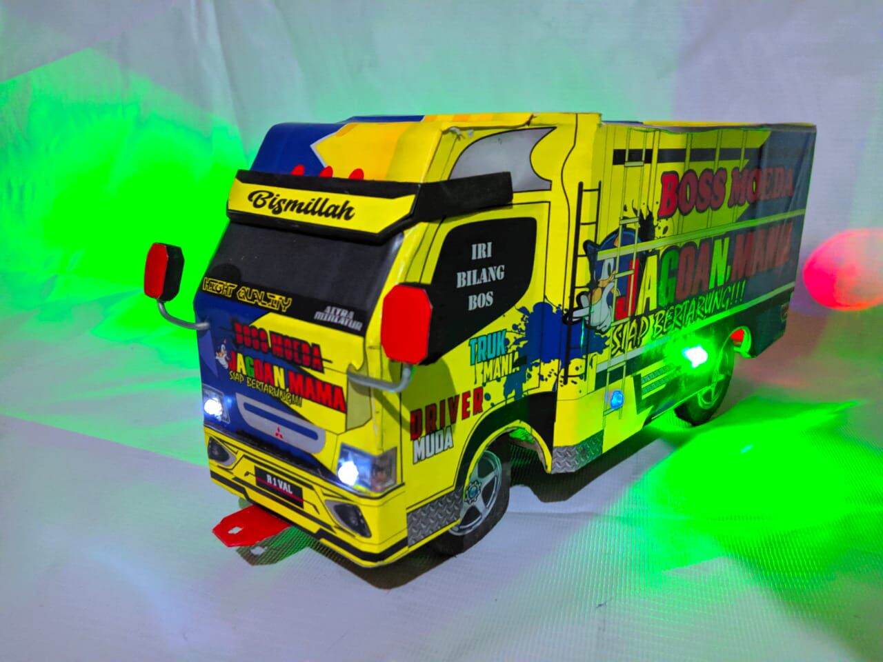 truk oleng miniatur/ miniatur truk oleng/ miniatur truk canter/ Isuzu ...