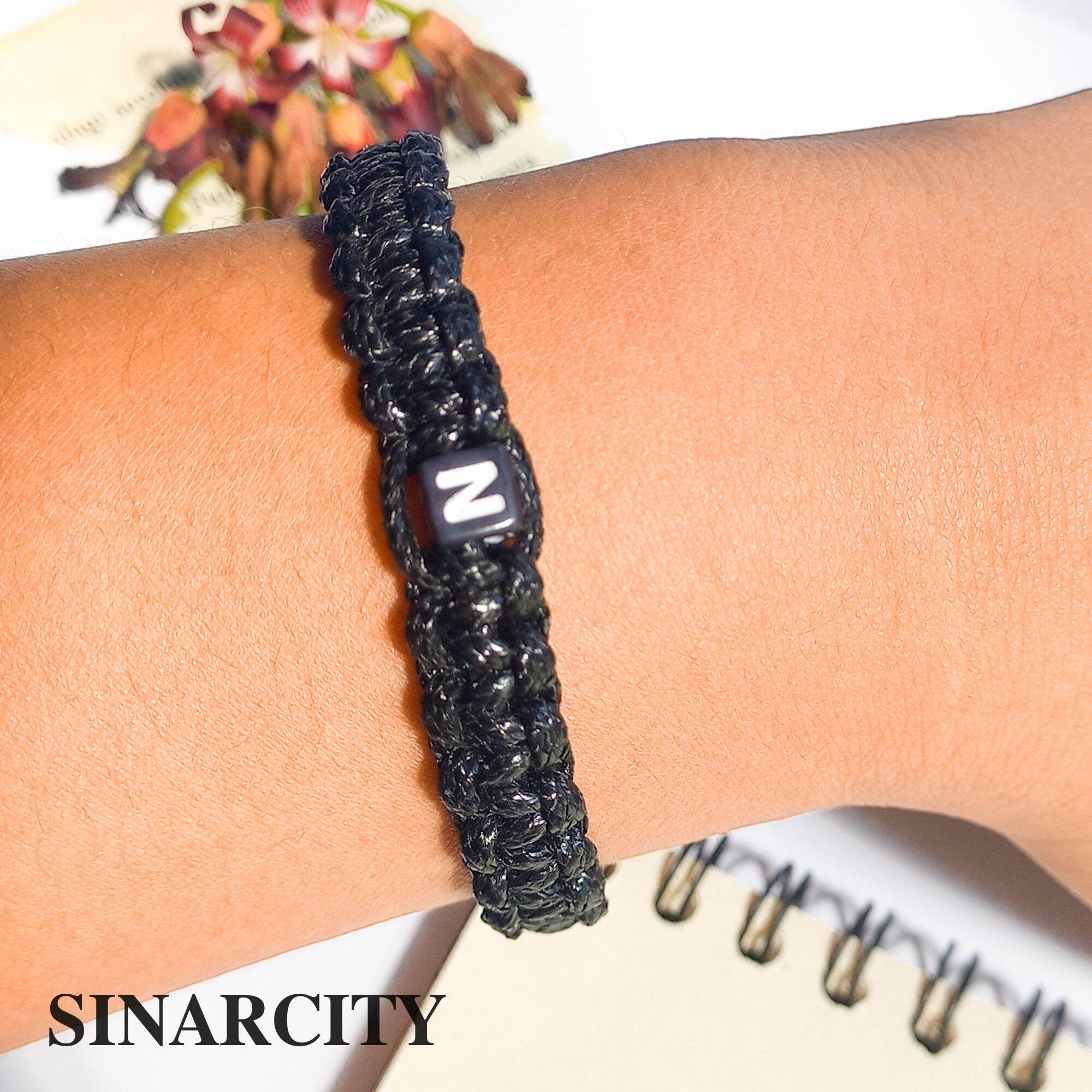 Sc Gelang Tali Korea Rajut Huruf Inisial Kubik Waterproof | Gelang ...