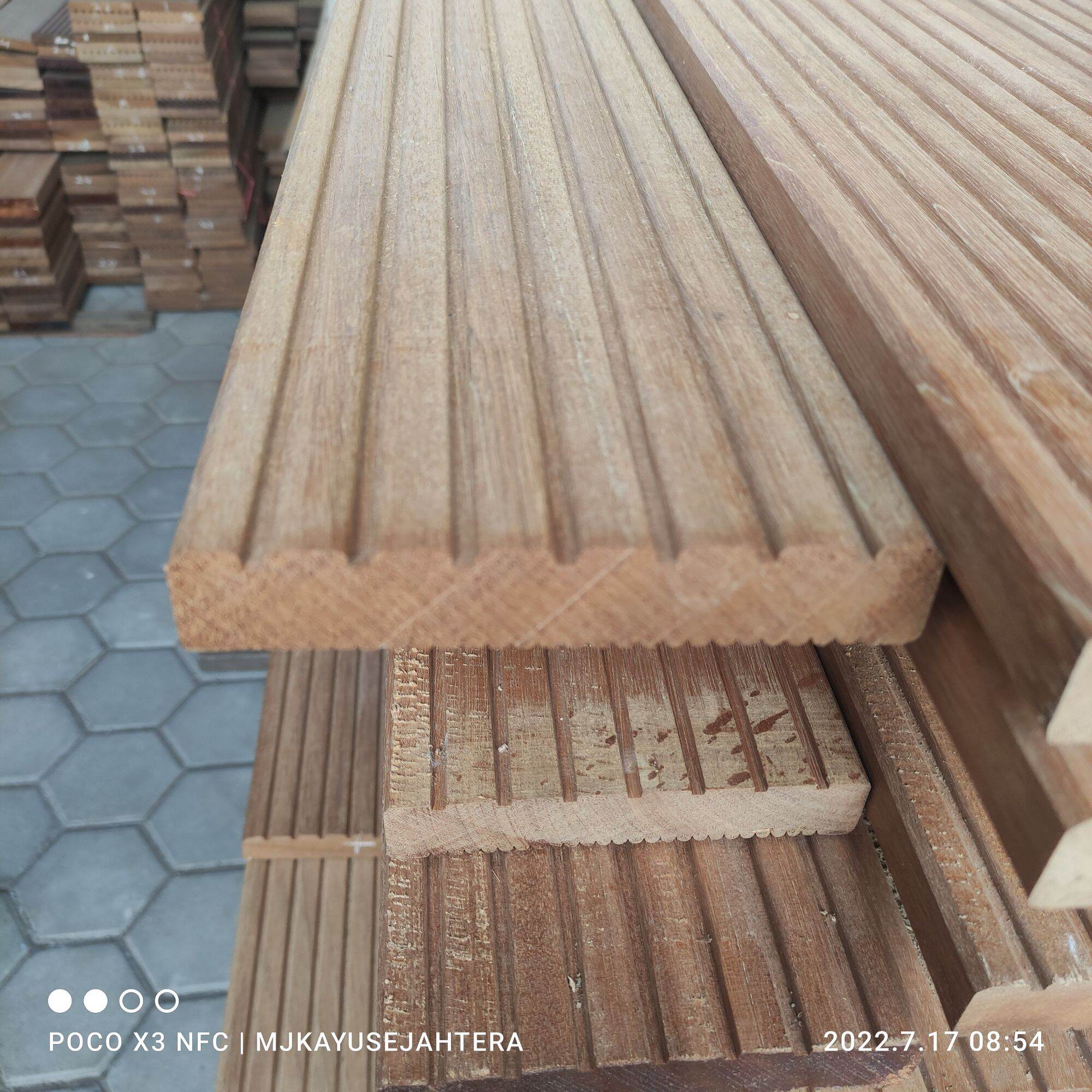 Papan Lantai Kayu Outdoor Decking Bengkirai Jumbo Teras Balkon Pagar ...