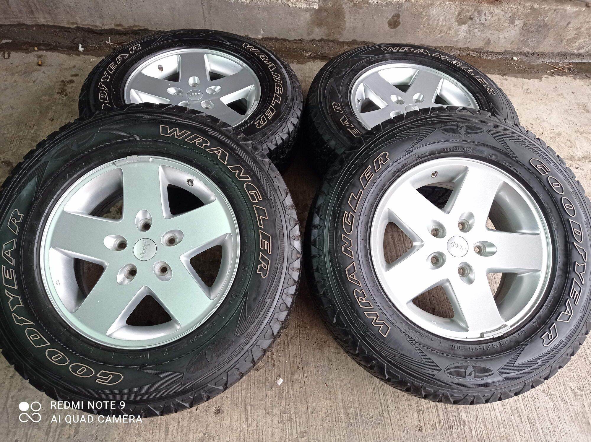 velg ban r17 jeep rubicon mulus siap pakai cocok ke pcr 5x127 dodge ...