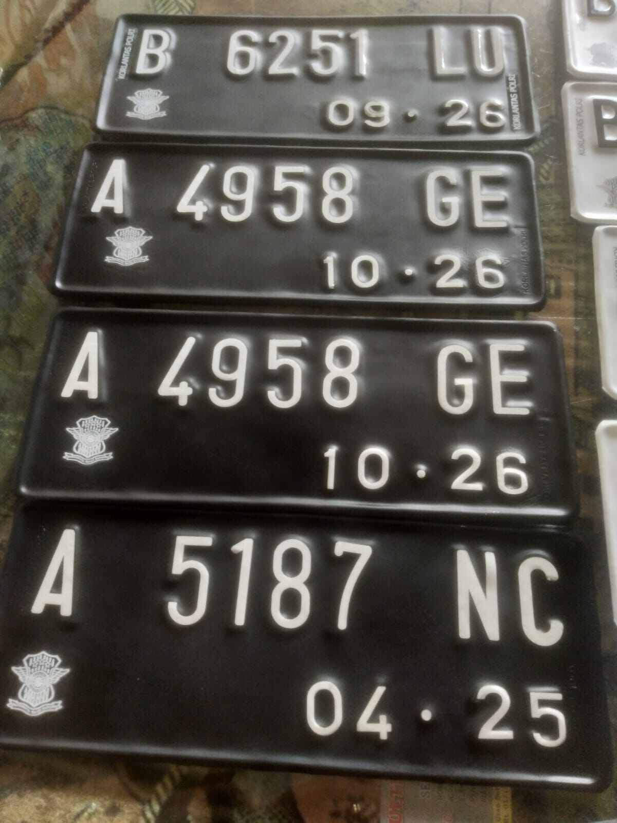 plat nomor motor warna hitam font lama berlogo korlantas polri standar ... plat nomor motor warna hitam font lama berlogo korlantas polri standar ...