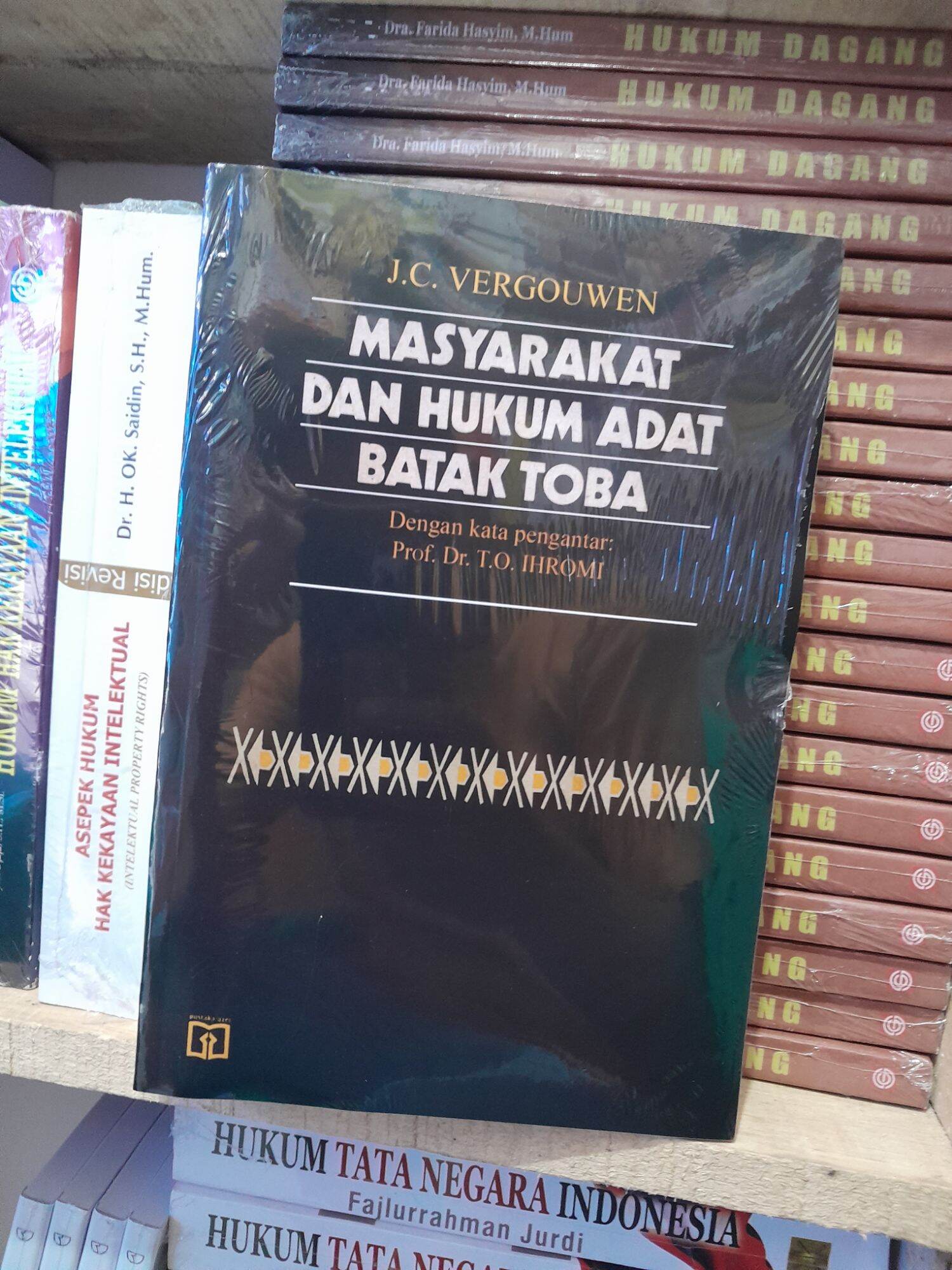 Buku Masyarakat Dan Hukum Adat Batak Toba Oleh V.C.Vergounwen | Lazada Indonesia