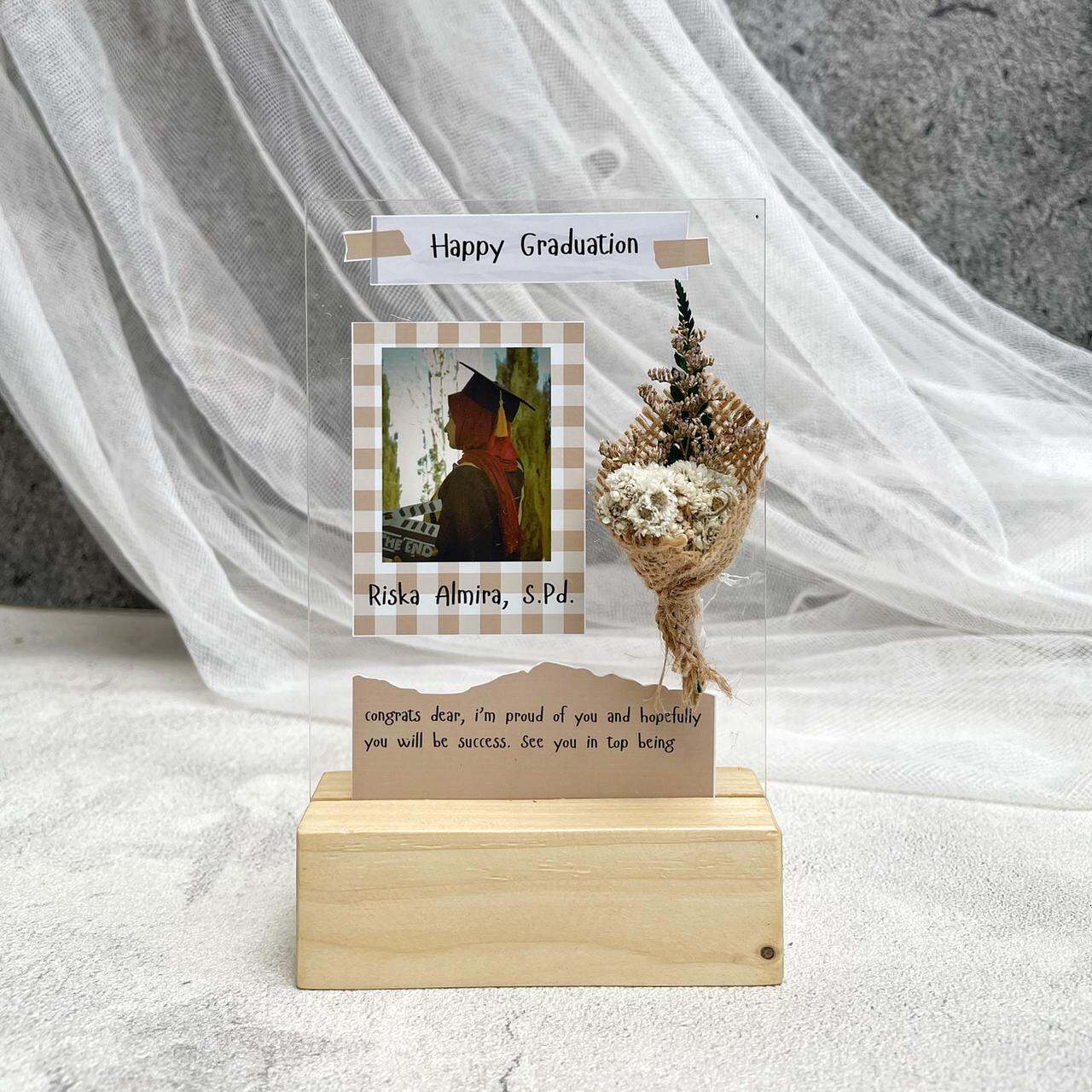 kado akrilik custom Versi 2/ kado ulang tahun akrilik/ kado wisuda ...