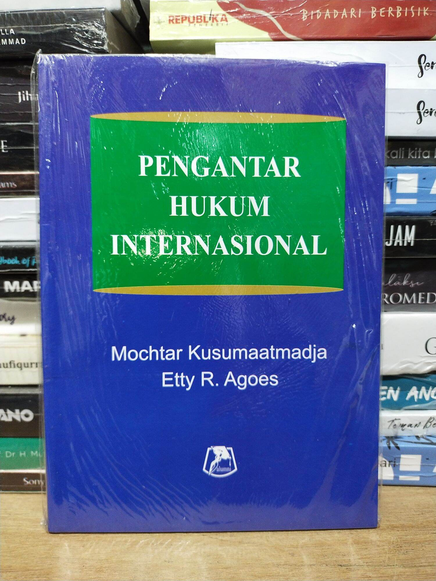 Buku PENGANTAR HUKUM INTERNASIONAL Mochtar Kusumaatmadja | Lazada Indonesia