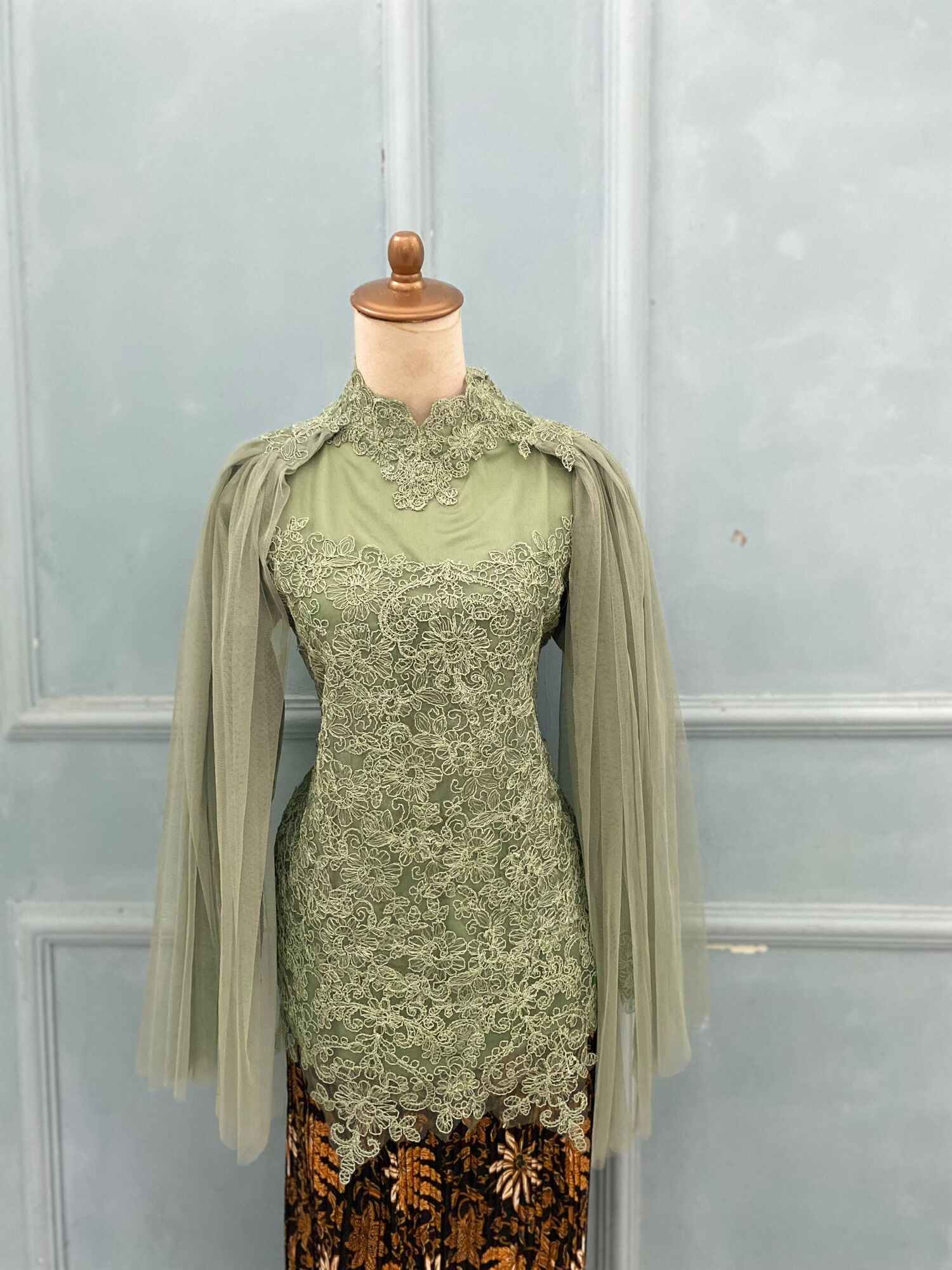 Kebaya furing/kebaya sayap pundak /kebaya tunangan/kebaya wisuda ...