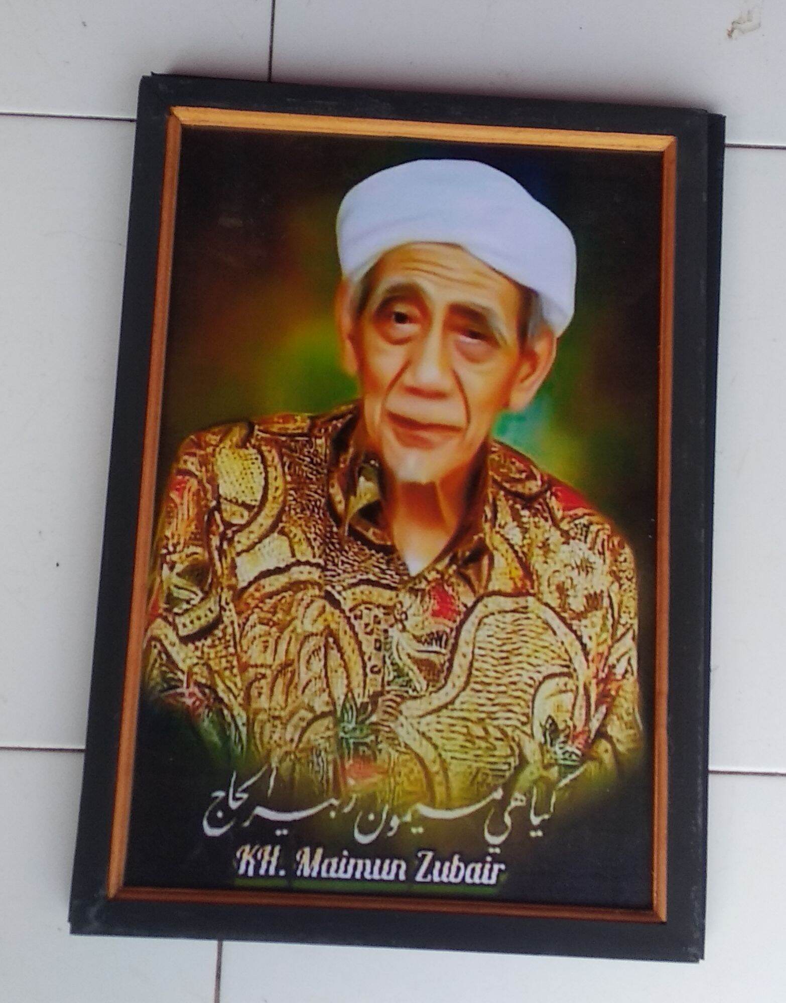 hiasan dinding poster Mbah Maimun Zubair plus bingkai ukuran 53×35 ...