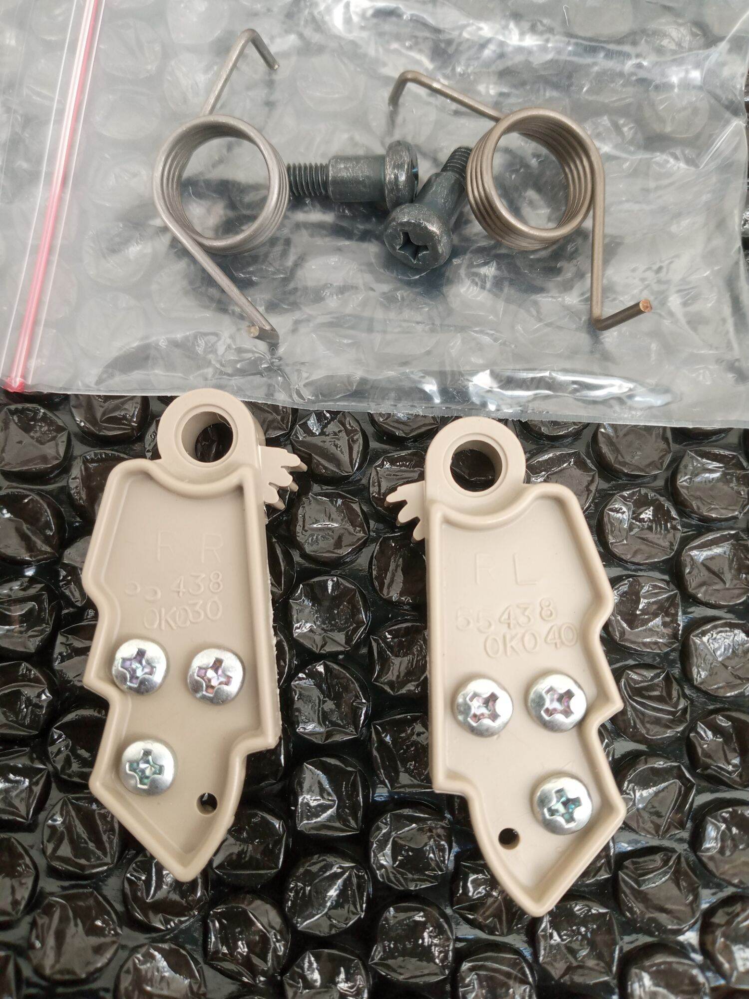 Braket Engsel Tutup Laci dashboard innova lama 2004-2015 Original ...