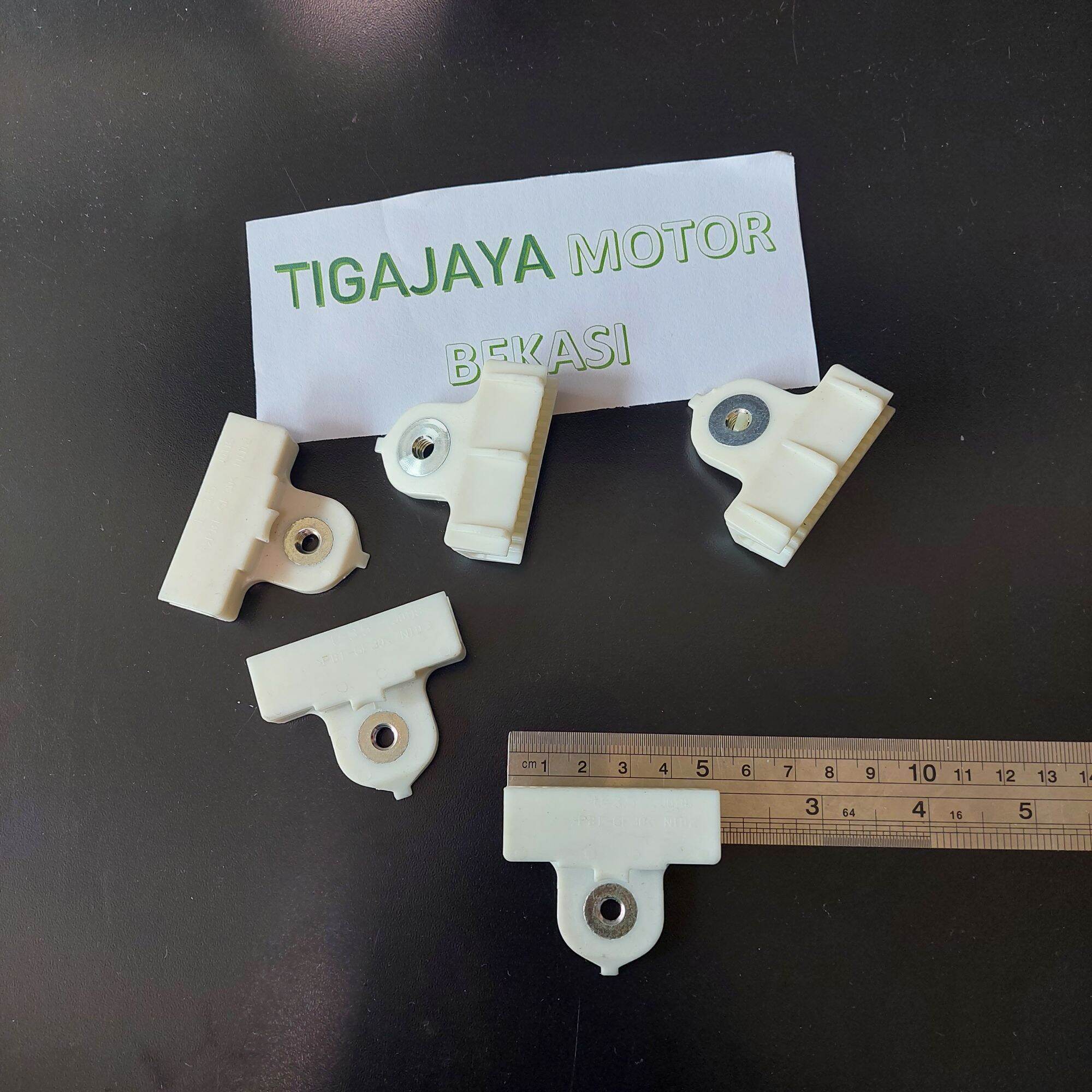 PLASTIK PENJEPIT REL NAIK TURUN KACA MOBIL UNIVERSAL WARNA PUTIH SATUAN ...