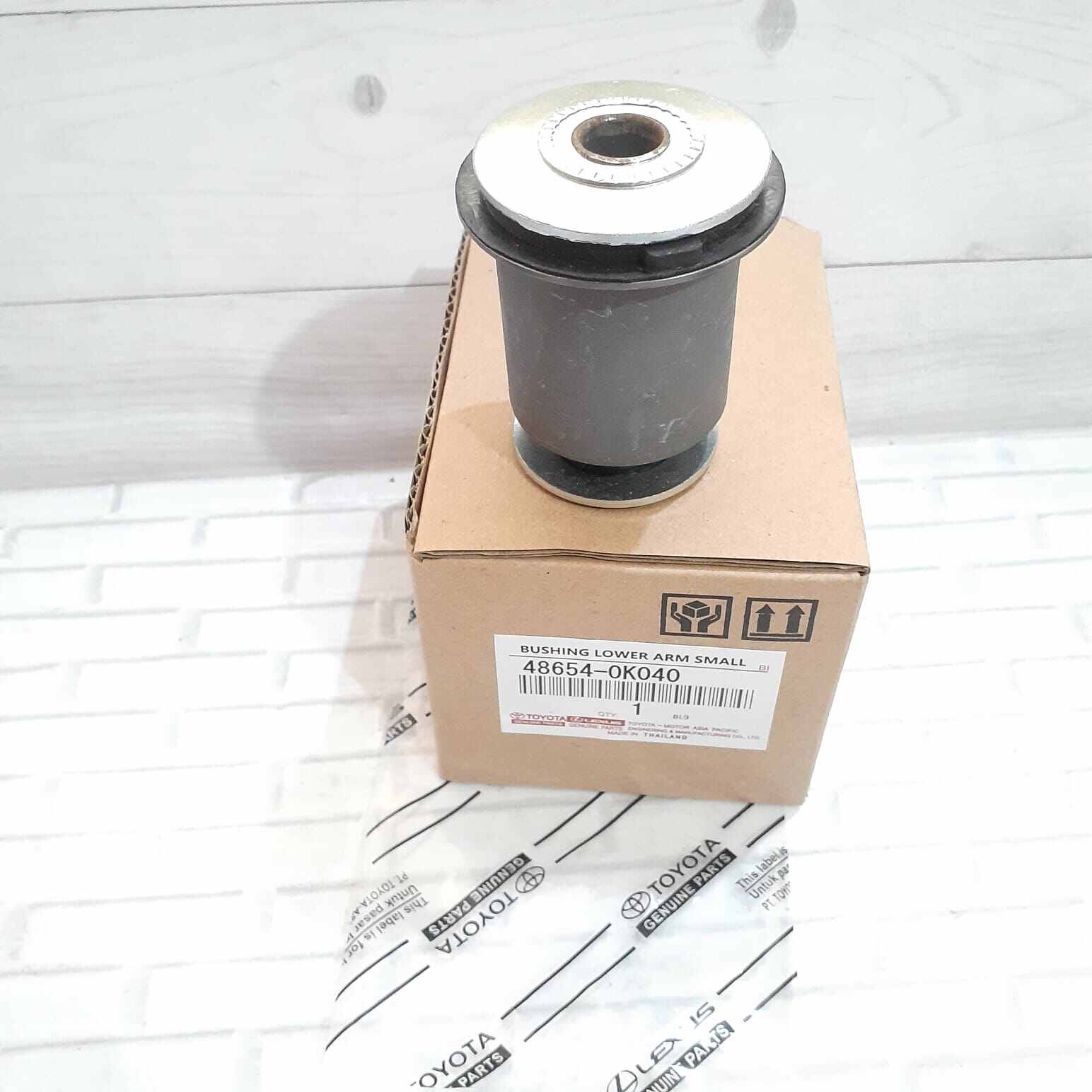 bushing lower arm kecil Toyota Hilux Vigo 4wd Fortuner 48654-0k040 oem ...