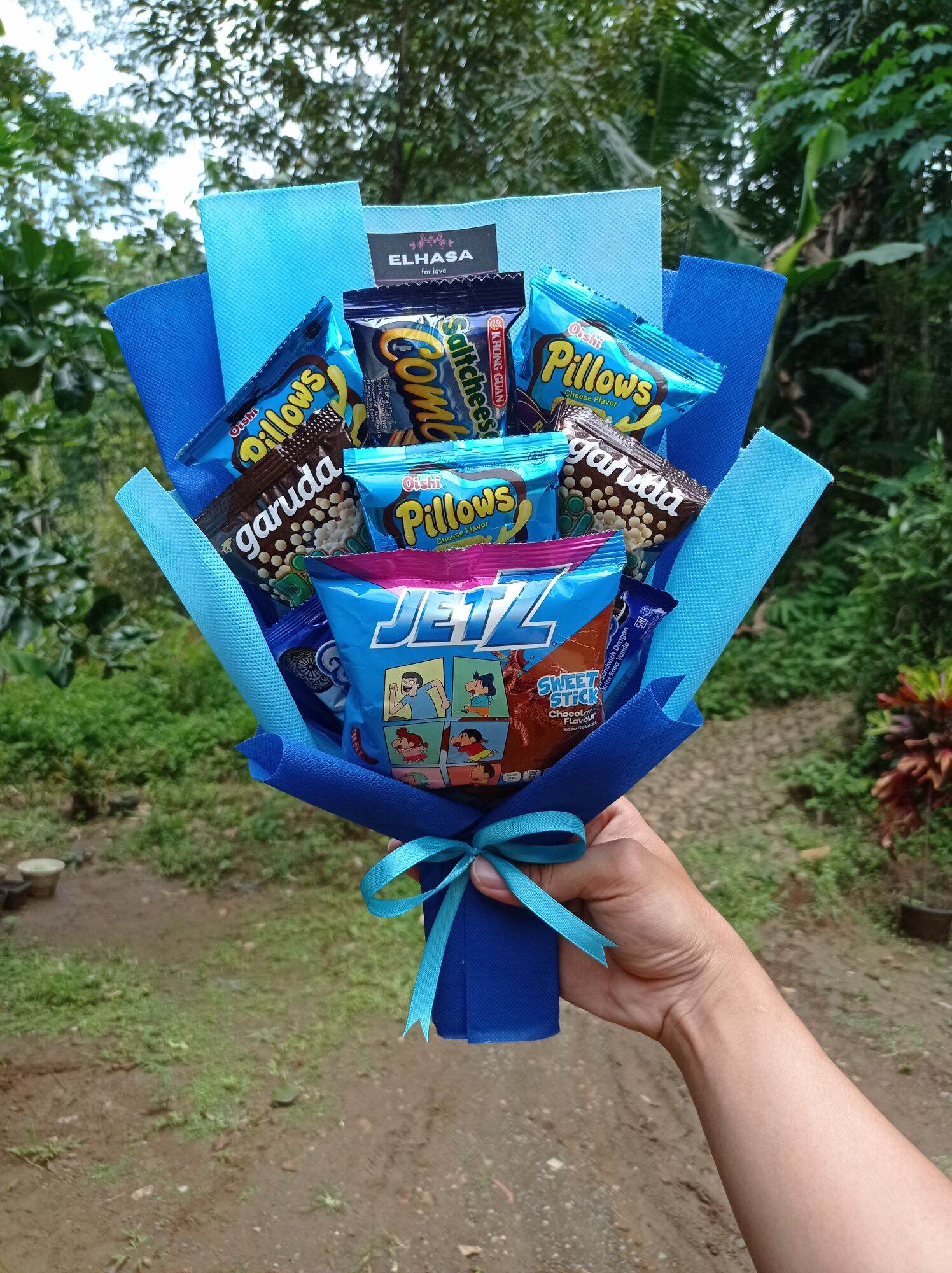 Buket snack biru - buket biru - buket snack murah - buket jajan - buket ...