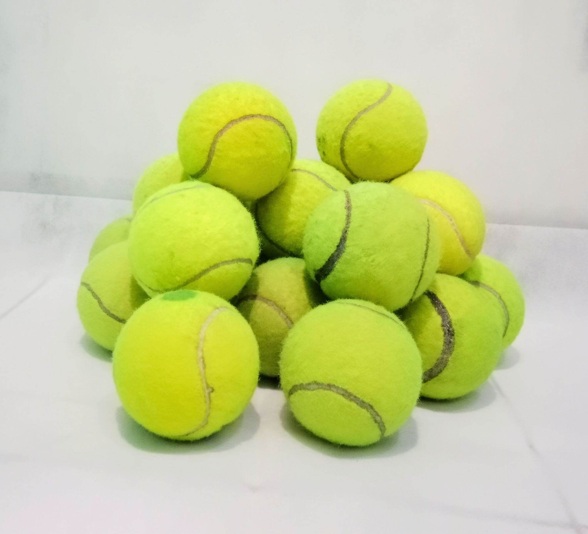 bola tenis bekas/ untuk terapi kaki dan badan / bola kasti bekas / bola ...