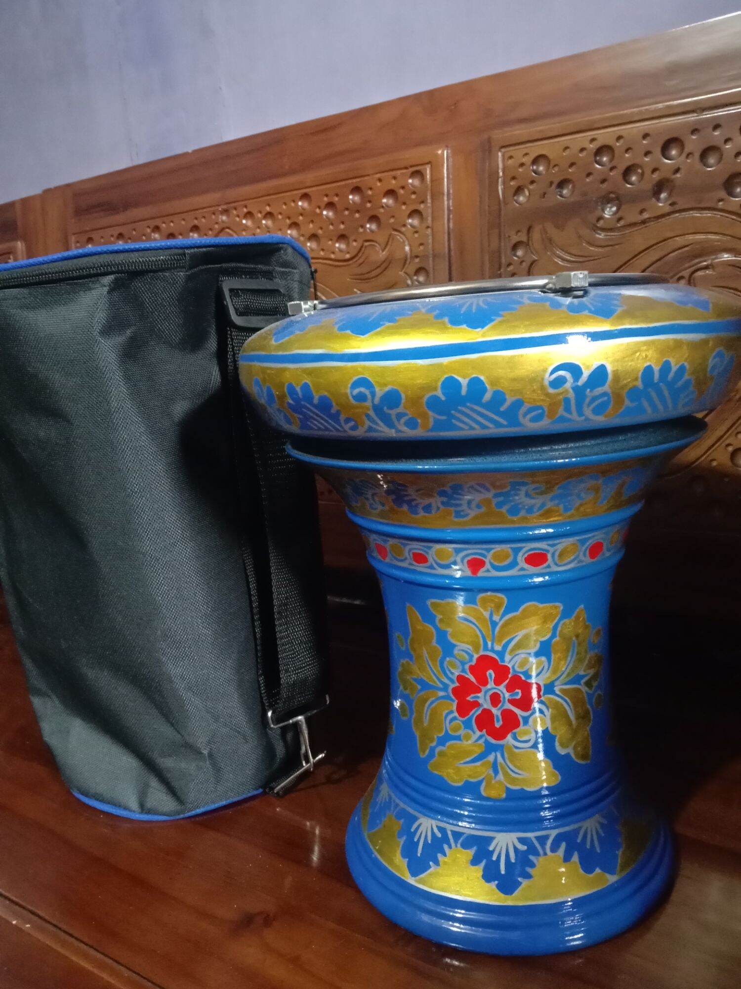 Darbuka / Dumbuk Batu 8 inch Biru Corak Emas Mika Rolling Putih ...